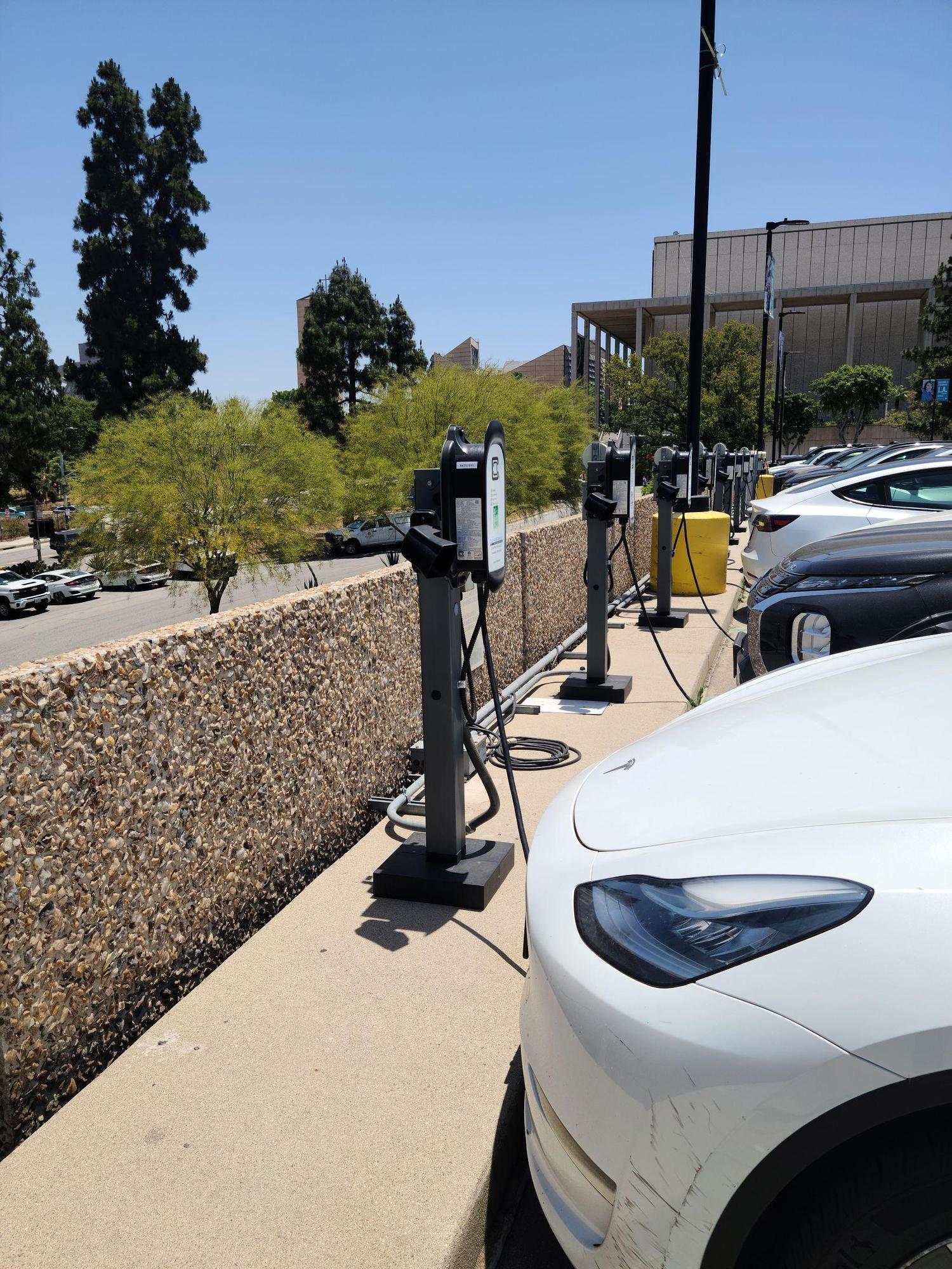 LADWP John Ferraro Building | Los Angeles, CA | EV Station