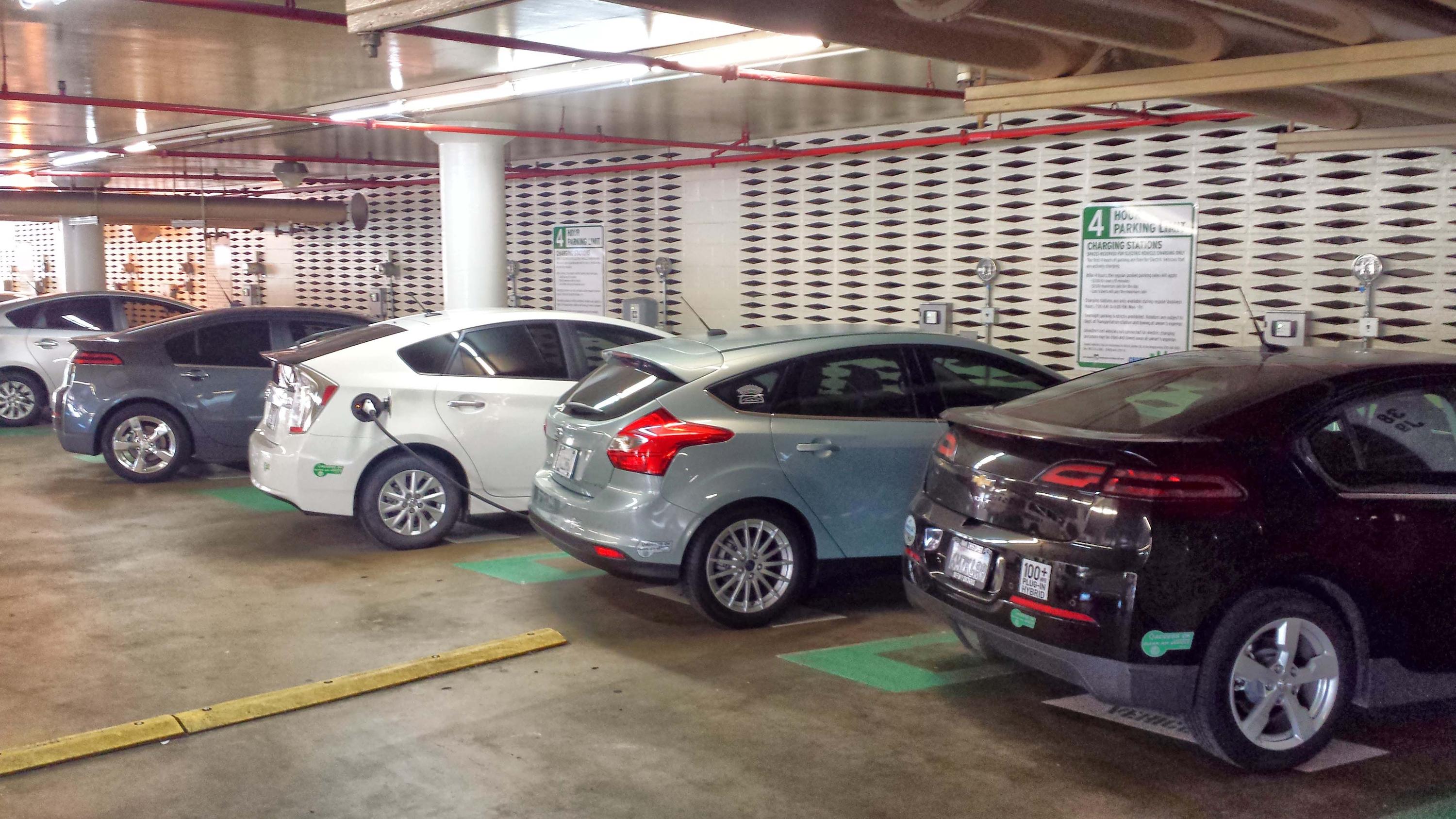 LADWP John Ferraro Building | Los Angeles, CA | EV Station