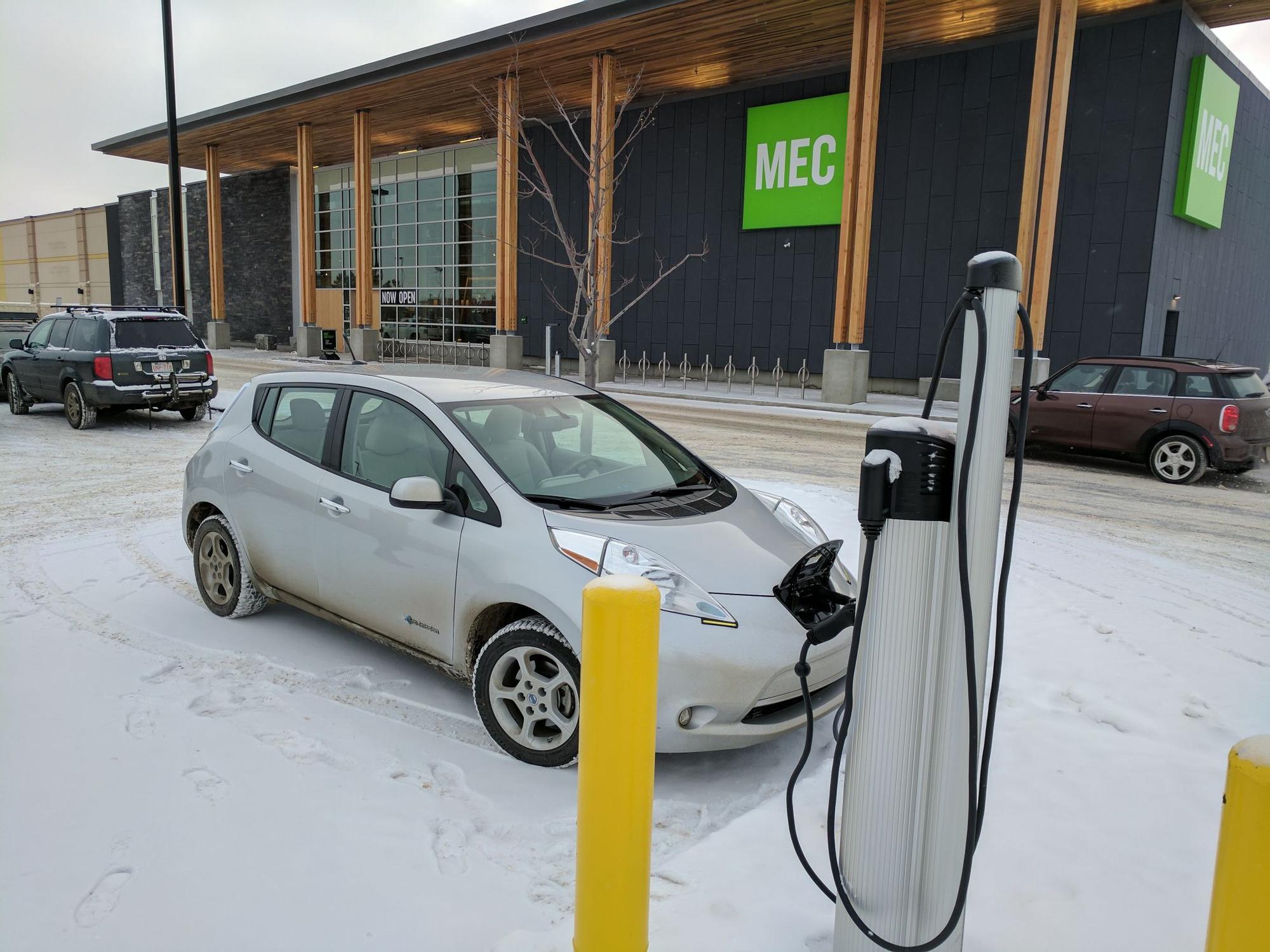 South Edmonton Common - MEC | Edmonton, AB | EV Station