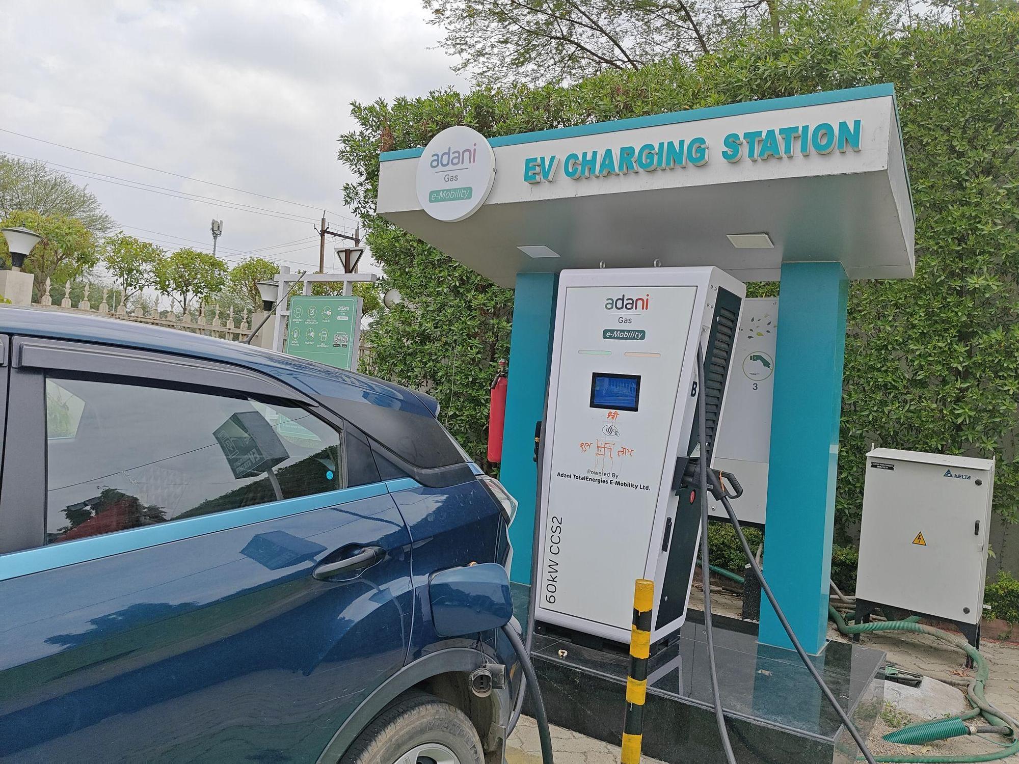 Adani Charger 60kw At Deepali Hotel Parking | Semrabag, MP | EV Station