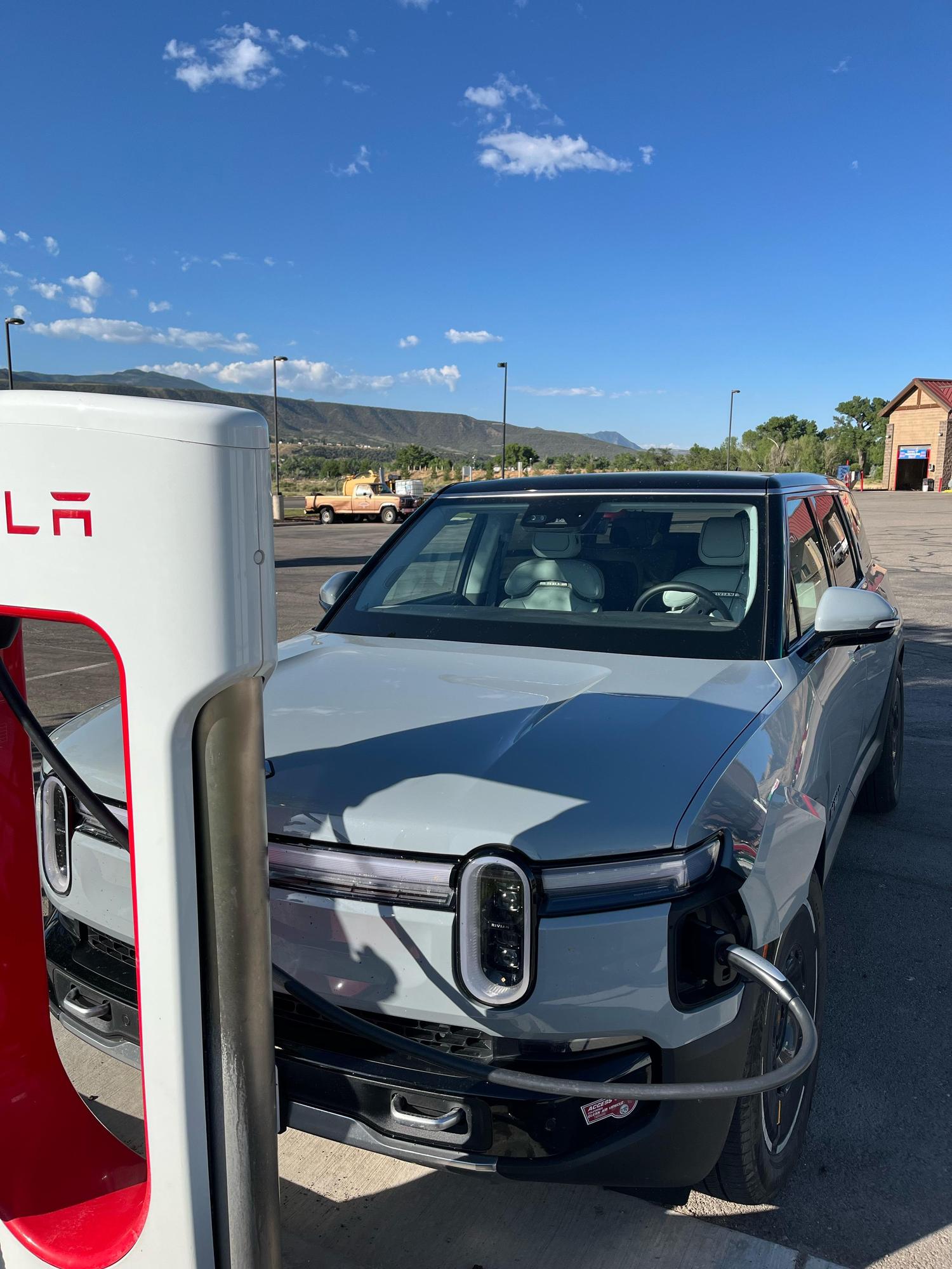 Grub & Scrub | Parachute, CO | EV Station