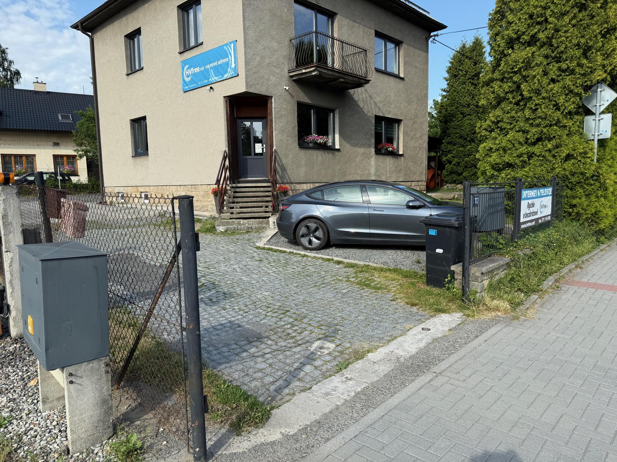 HVfree.net u vchodu | Bayerova 112 Rožnov p.R. | EV Station