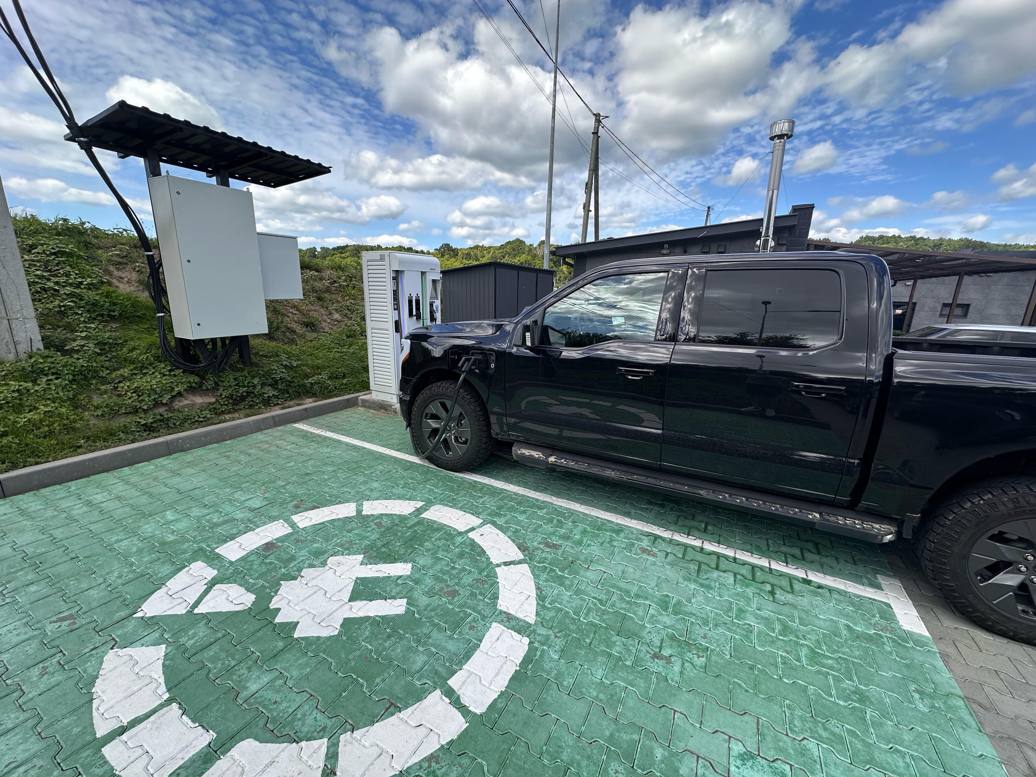 TOKA #1380 UGR Gas Station Fast Charger | Vil'shanka, Poltava Oblast ...