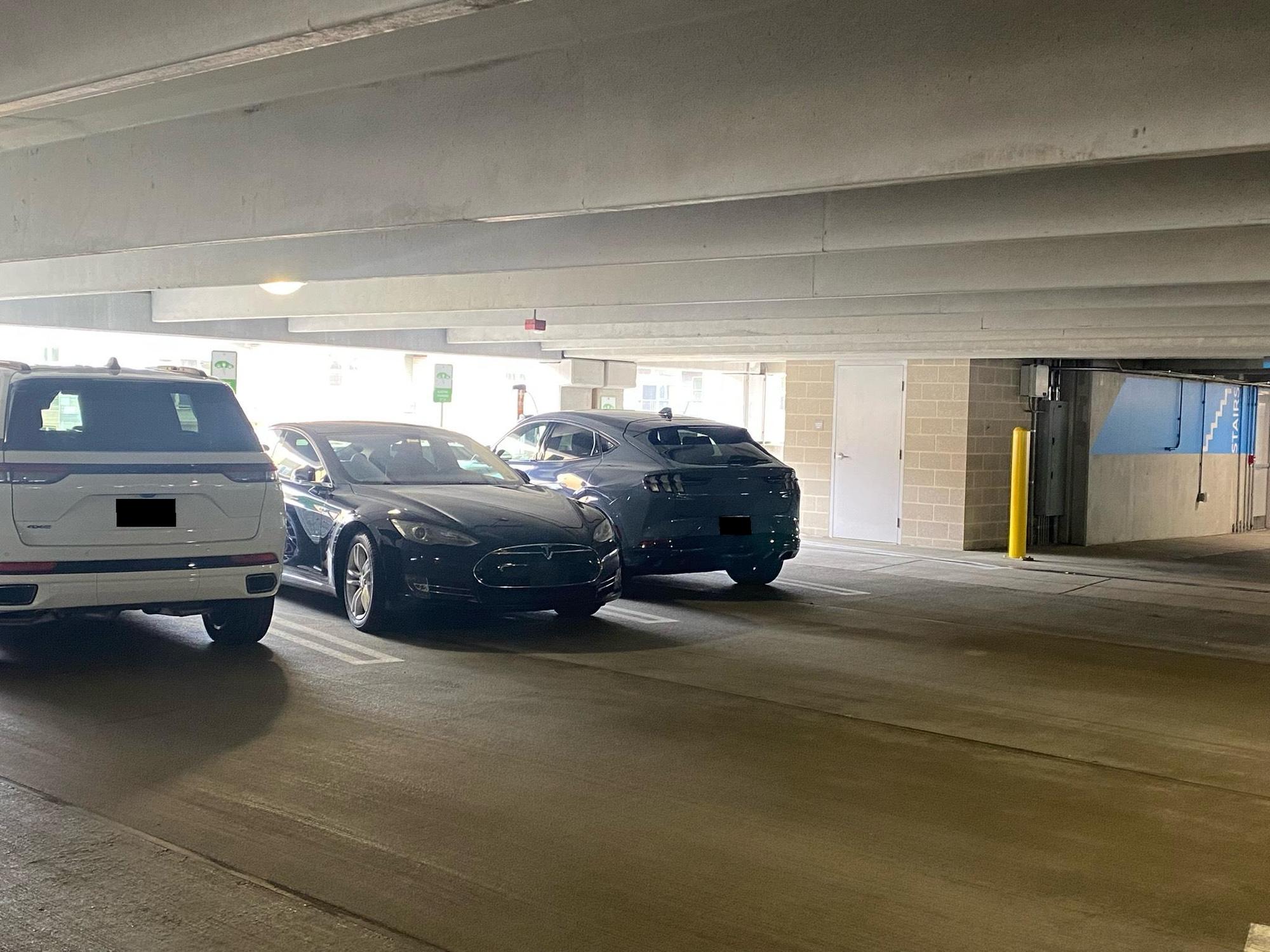 The Hub at 3 Crossings | Pittsburgh, PA | EV Station