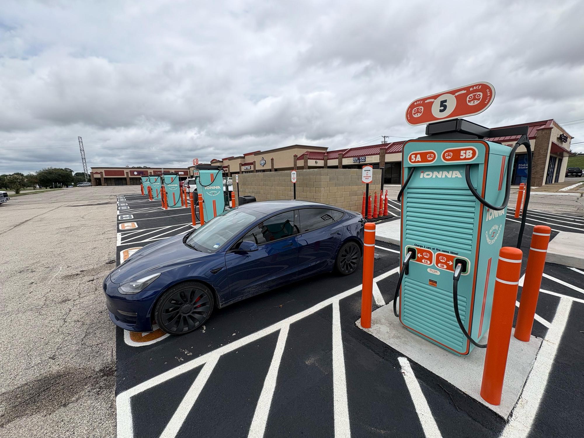 IONNA Plano, TX Rechargery Relay - N Central Expy | Plano, TX | EV Station