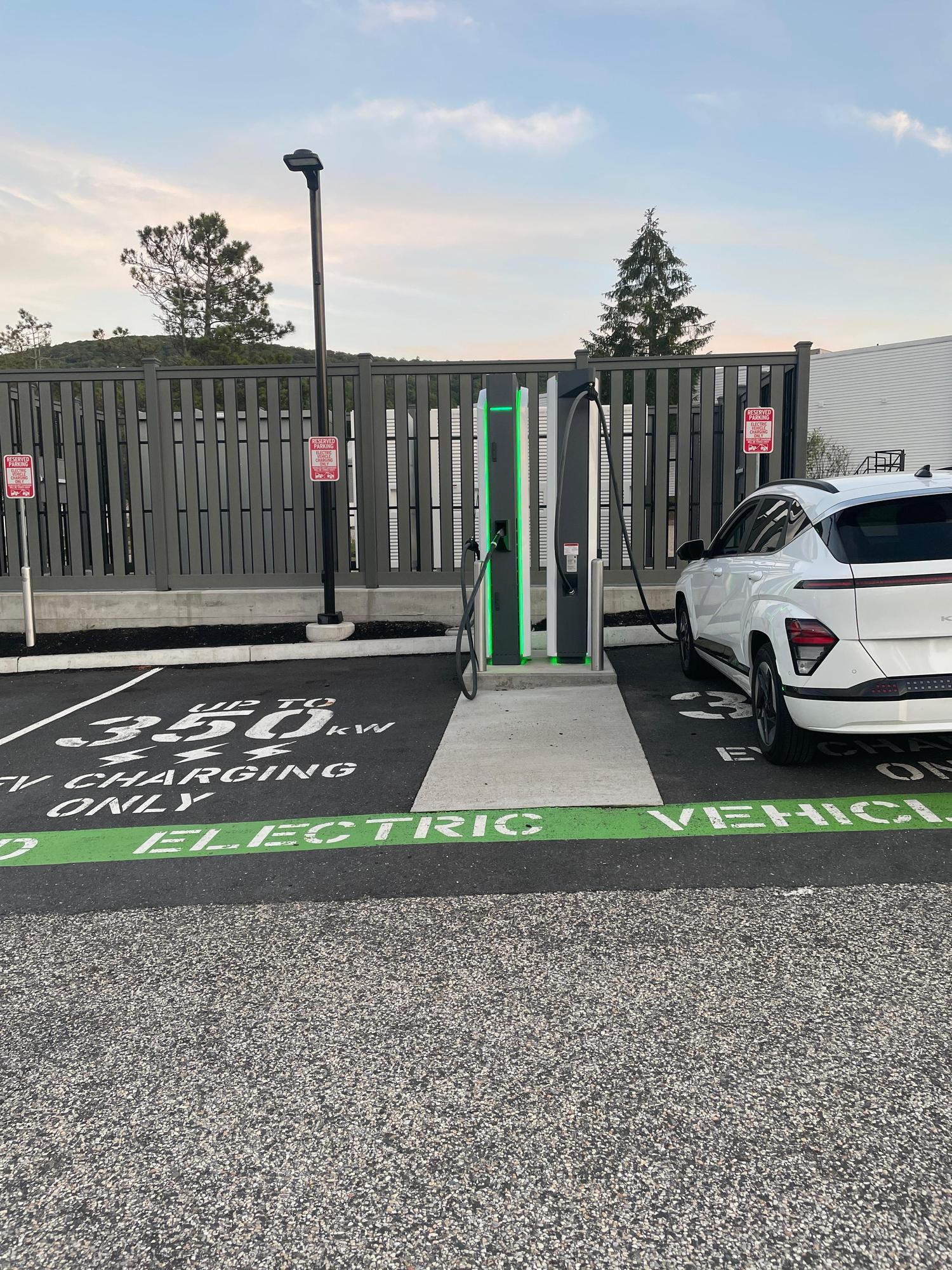 Lee Premium Outlets - North Lot | Lee, MA | EV Station