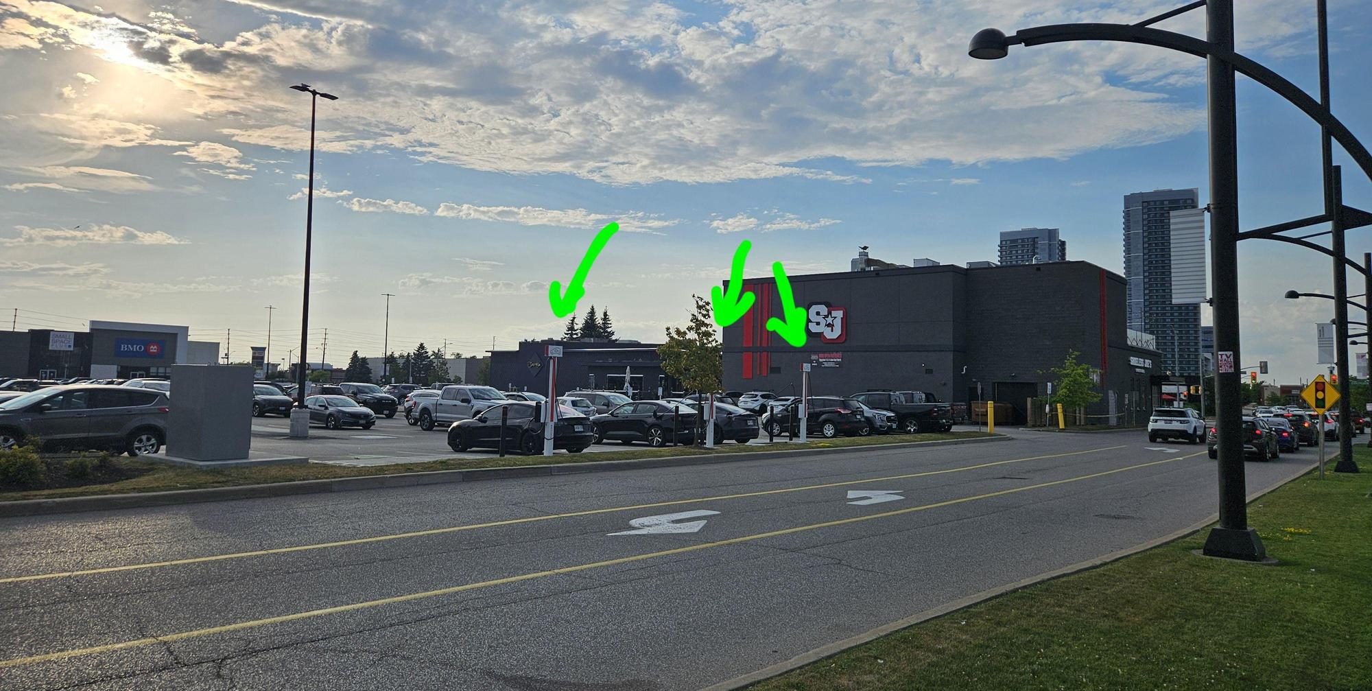 RioCan Colossus Centre of Woodbridge | Vaughan, ON | EV Station