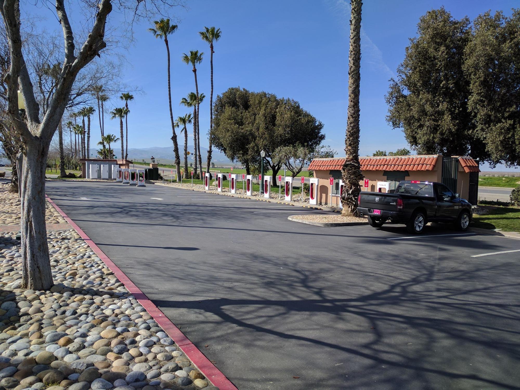 Harris Ranch Inn & Restaurant (2) | Coalinga, CA | EV Station