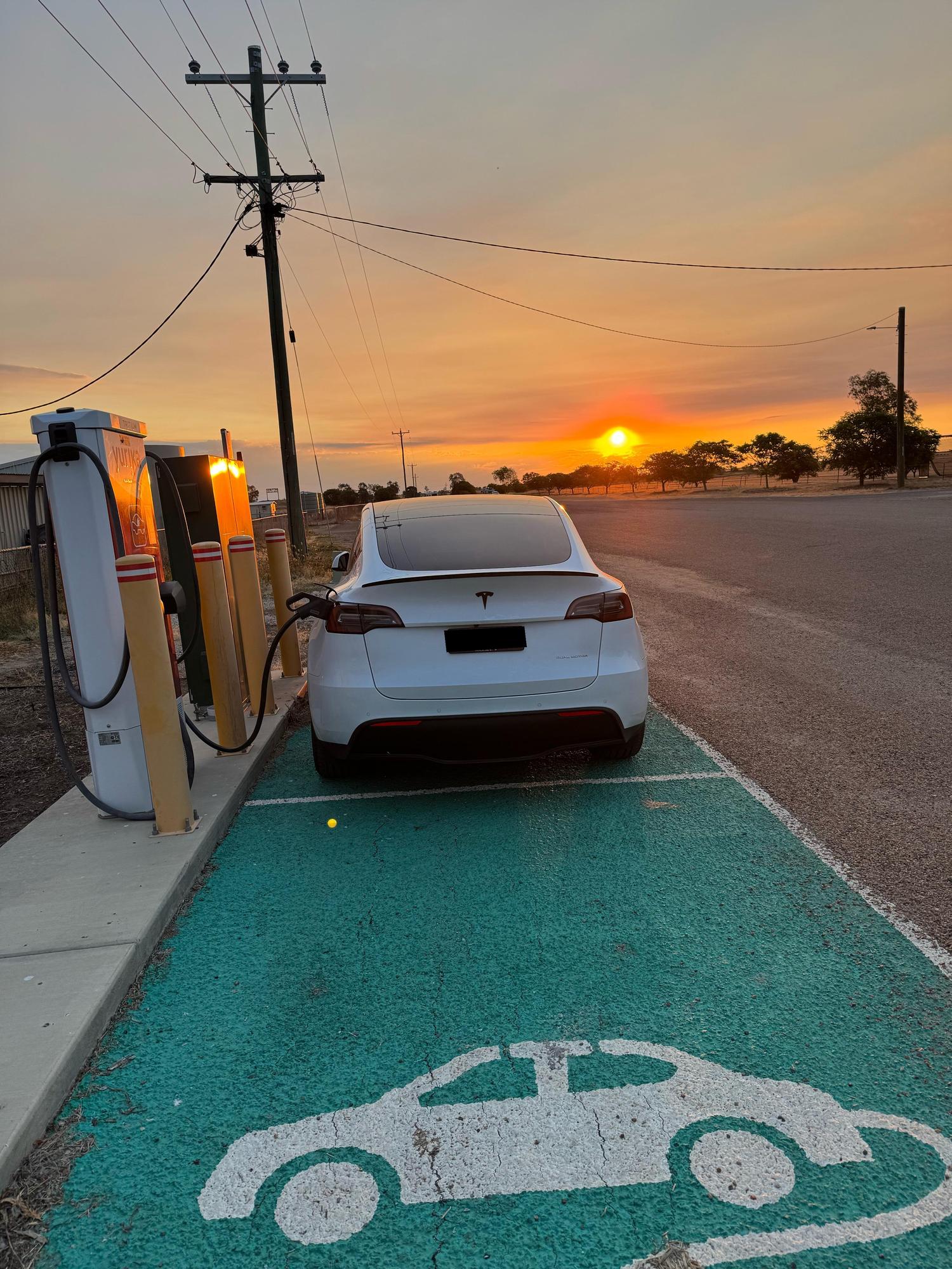Eric Lenton Memorial Recreation Grounds | Winton, QLD | EV Station