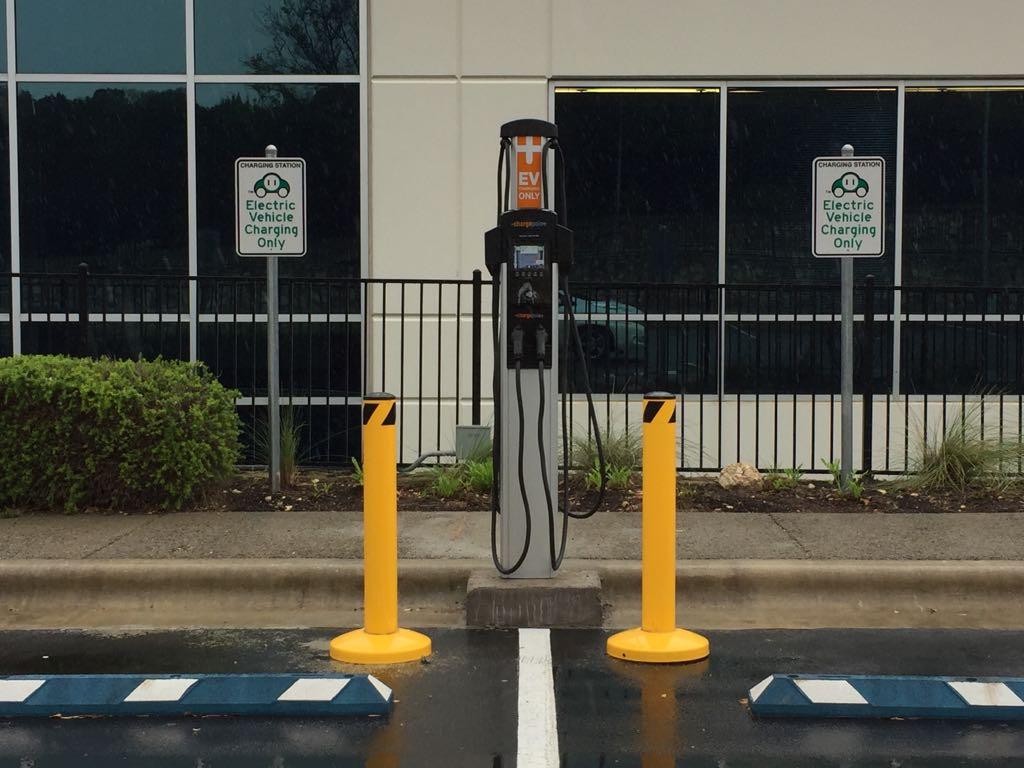 Ladera Bend - Building 3 | Austin, TX | EV Station