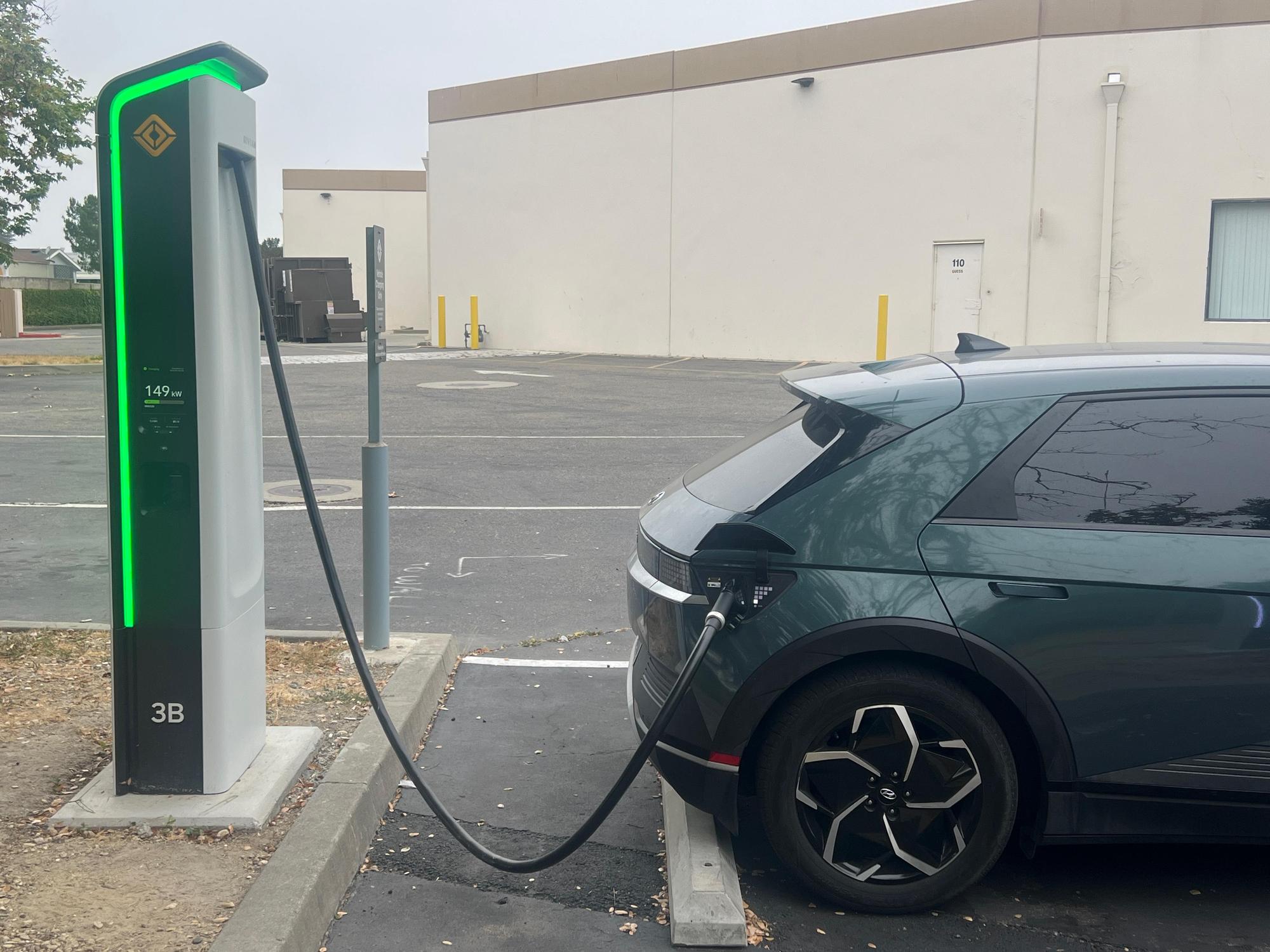 Pismo Beach Premium Outlets - Calvin Klein | Grover Beach, CA | EV Station