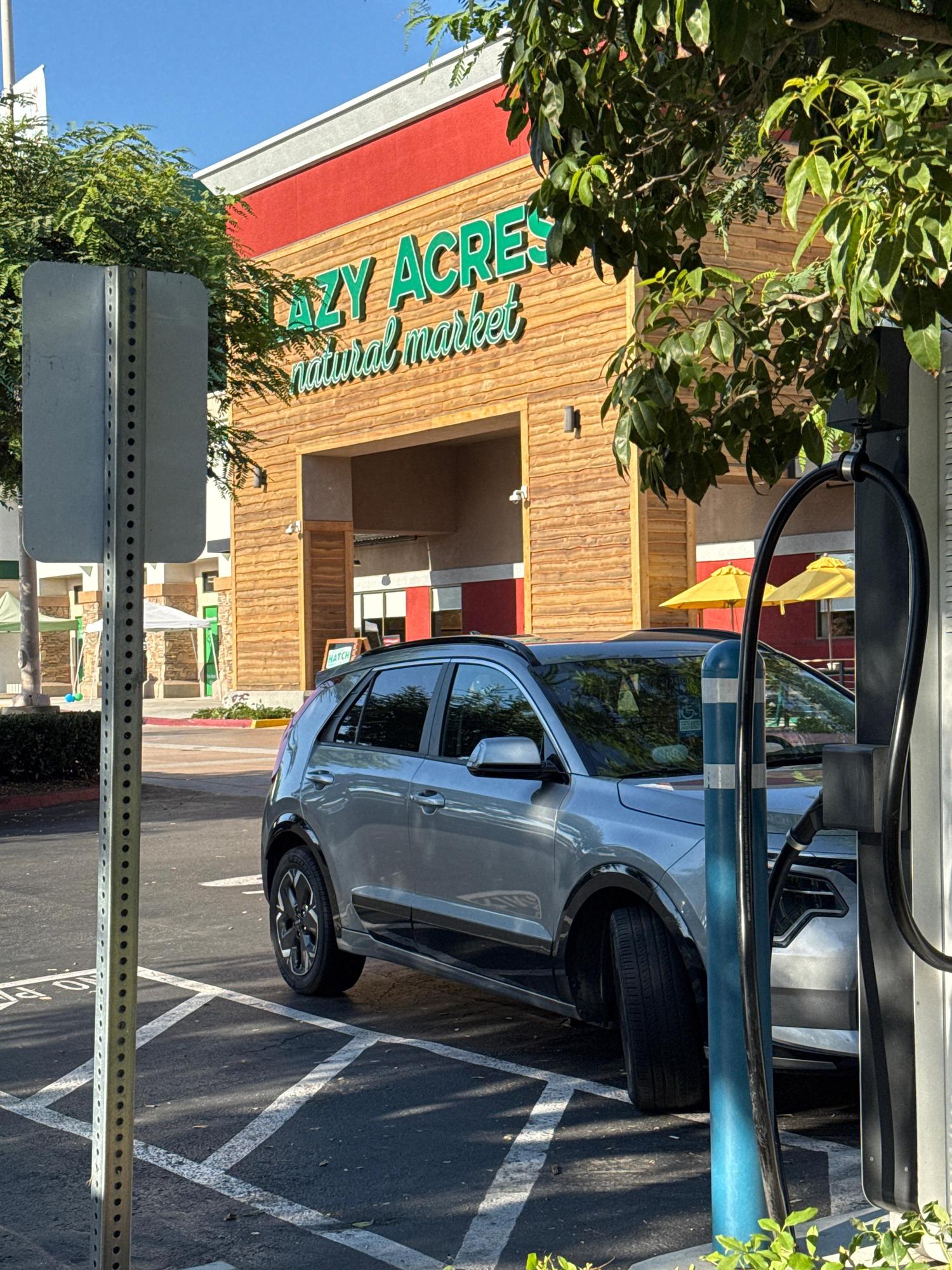 Los Altos Market Center - Lazy Acres | Long Beach, CA | EV Station