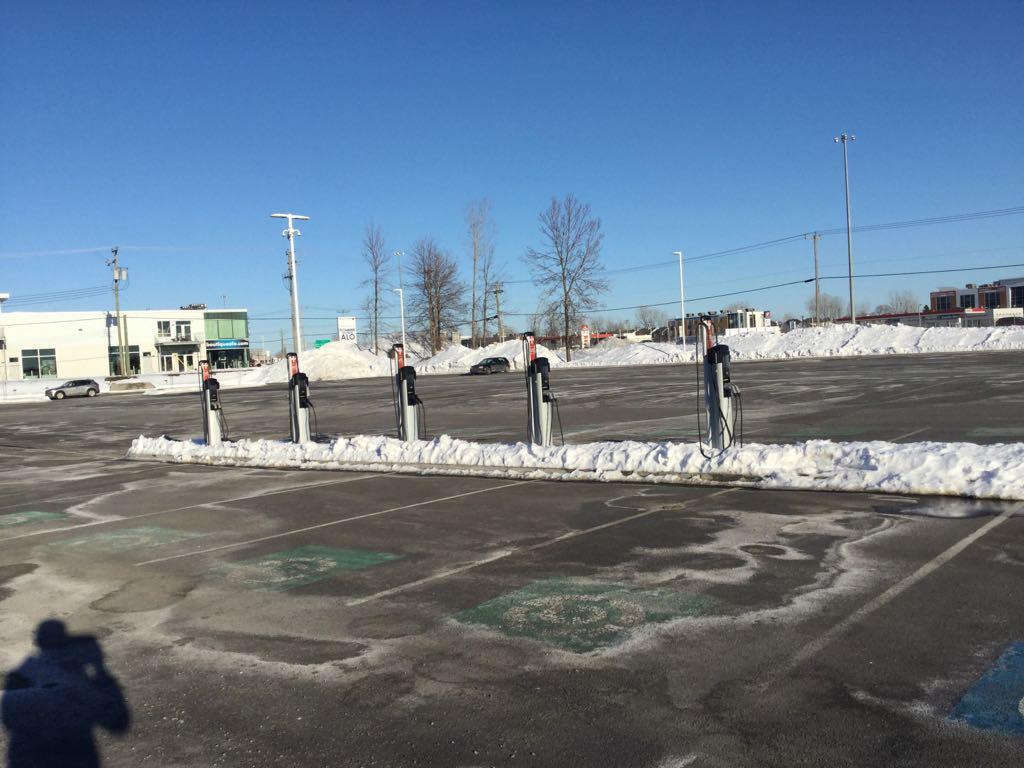 Lumen Distribution Centre | Laval, QC | EV Station