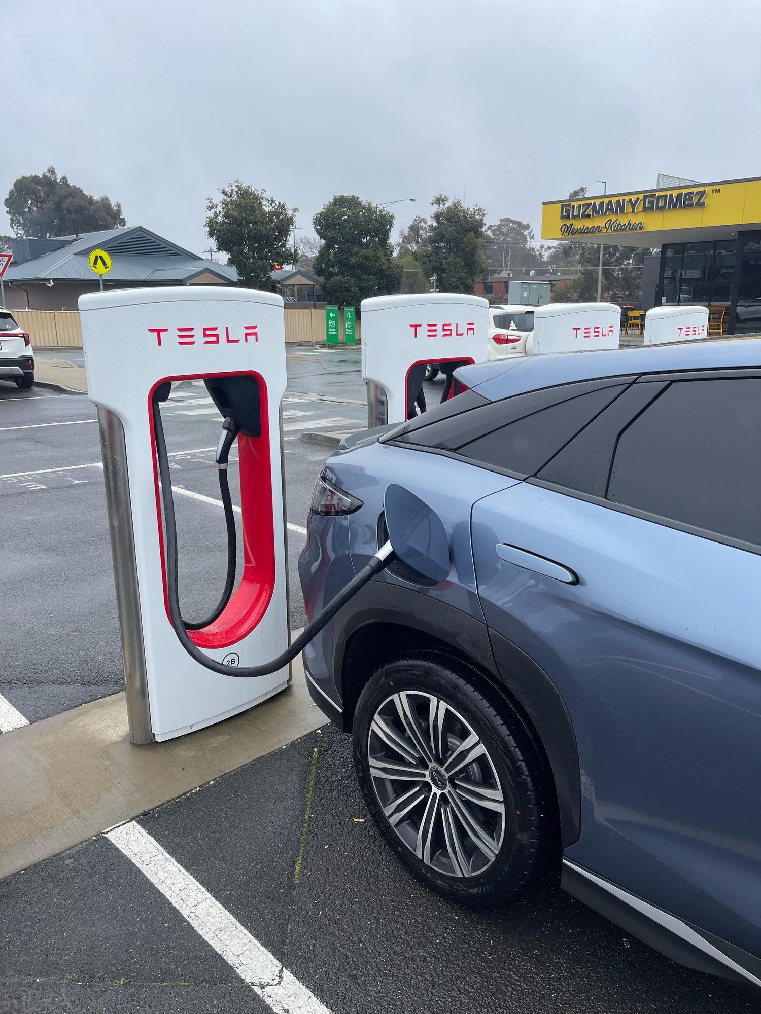 Strath Village Shopping Centre - Woolworths (2) | Kennington, VIC | EV ...
