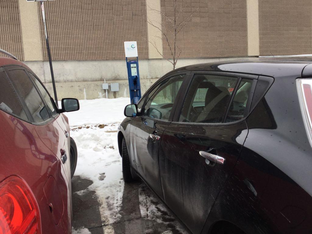 Aréna Howie Morenz | Montréal, QC | EV Station