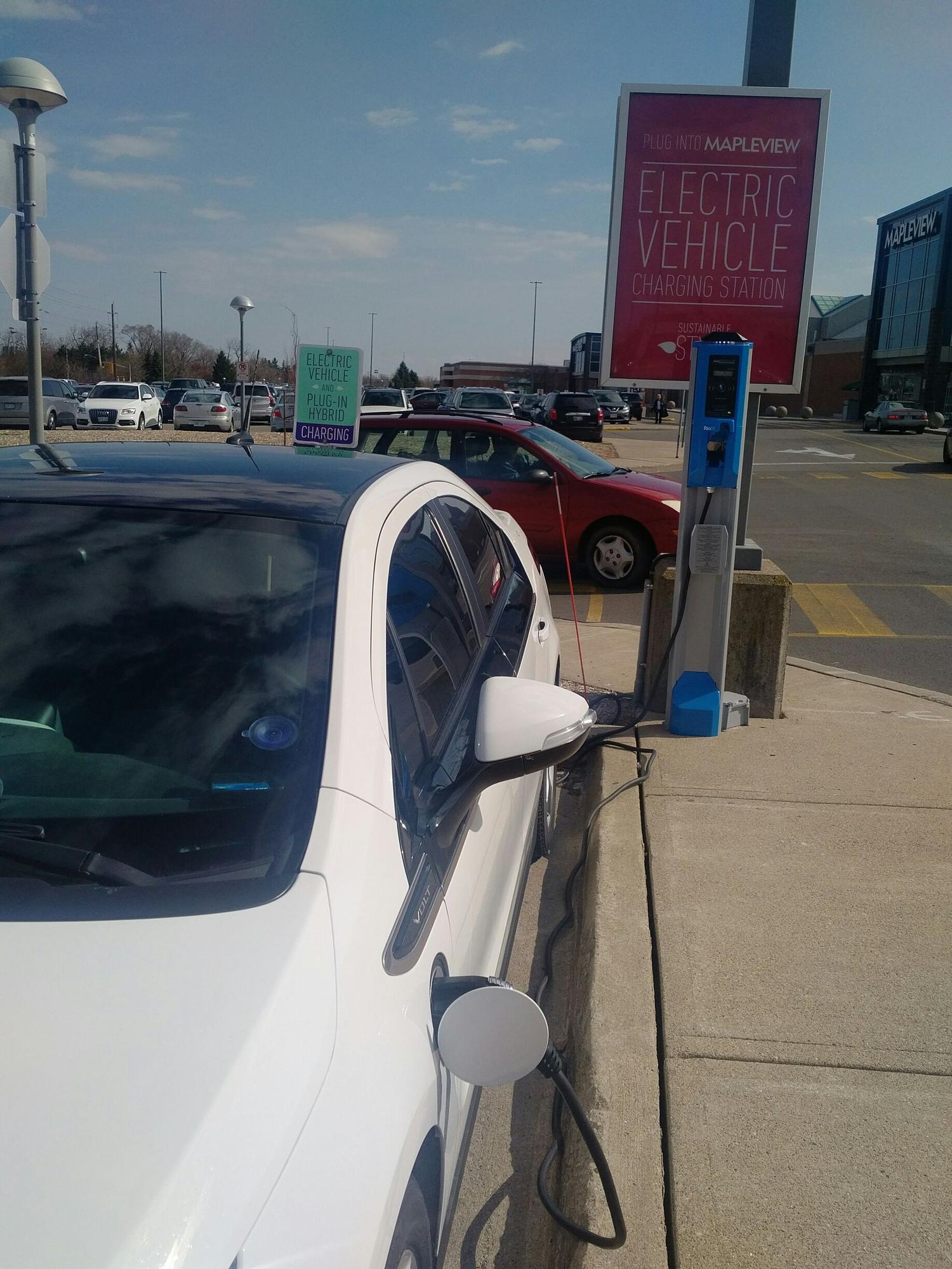 Mapleview Shopping Centre - Laura | Burlington, ON | EV Station