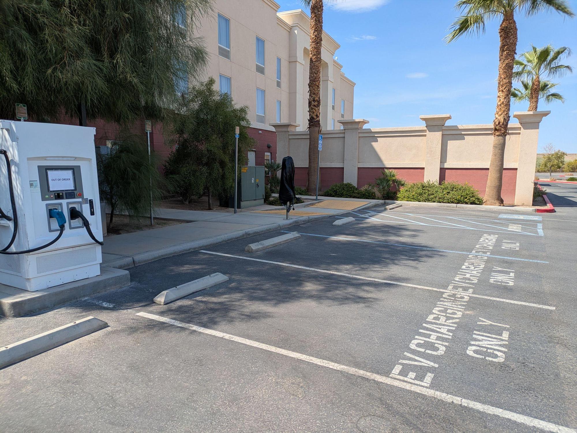 Hampton Inn & Suites Blythe | Blythe, CA | EV Station