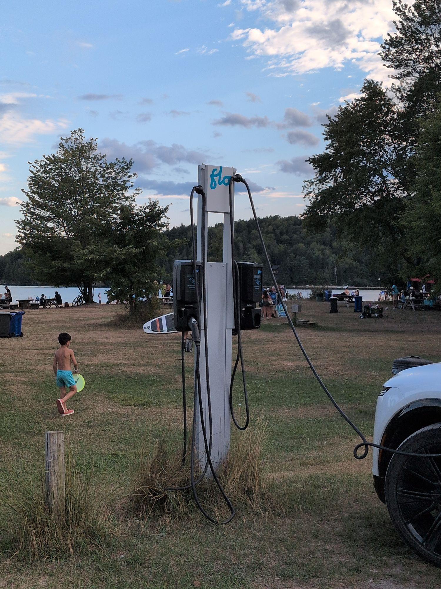 Centre touristique du Lac-Simon - Stationnement Plage | Duhamel, QC ...