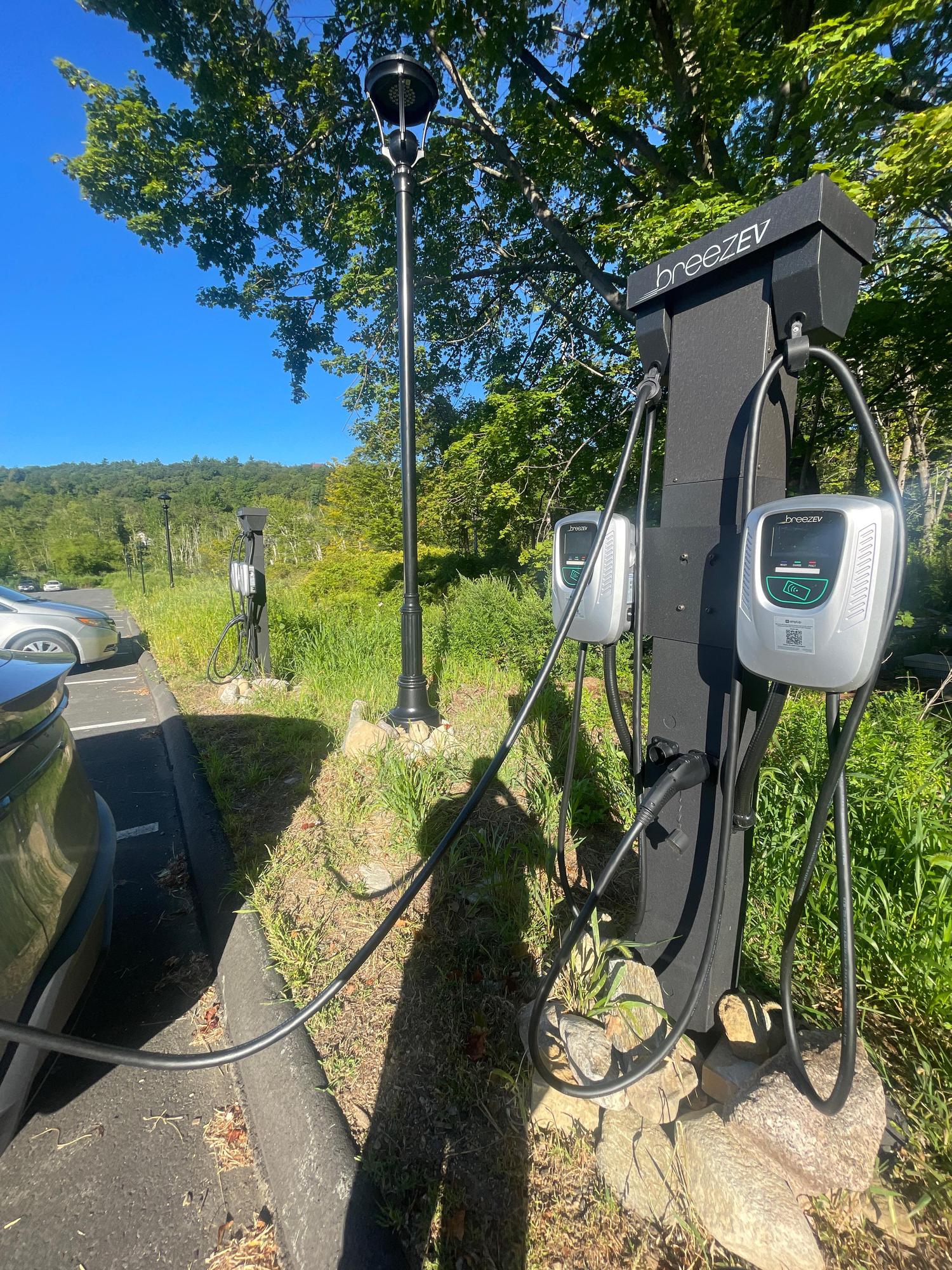 Edmond Town Hall | Newtown, CT | EV Station