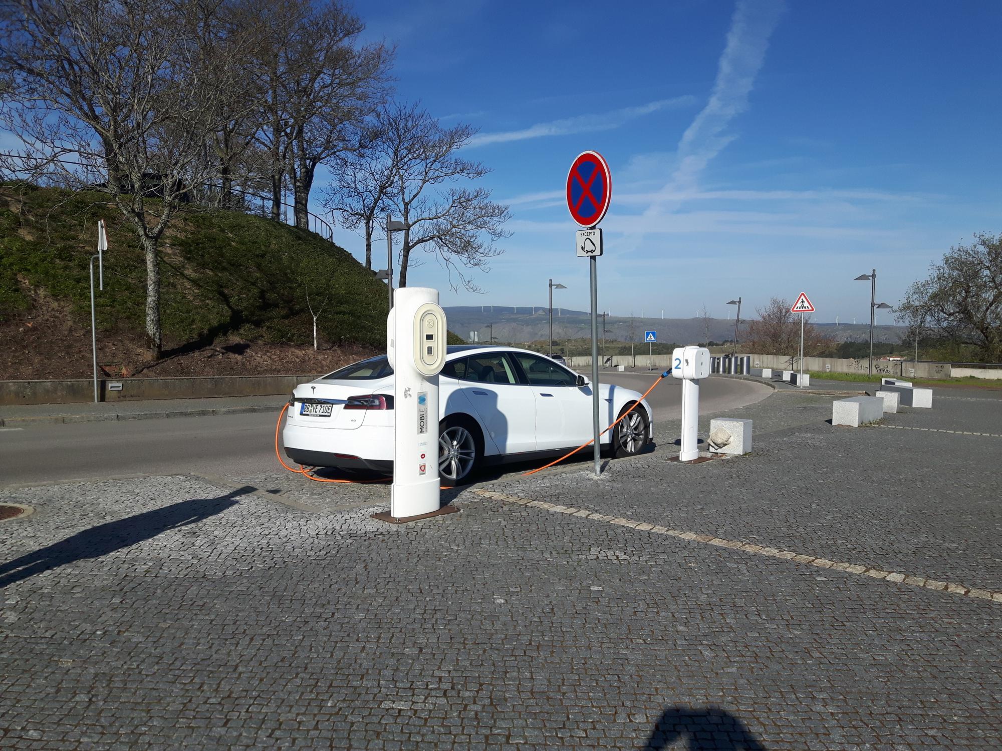 La Vie Guarda | Guarda, Guarda | EV Station