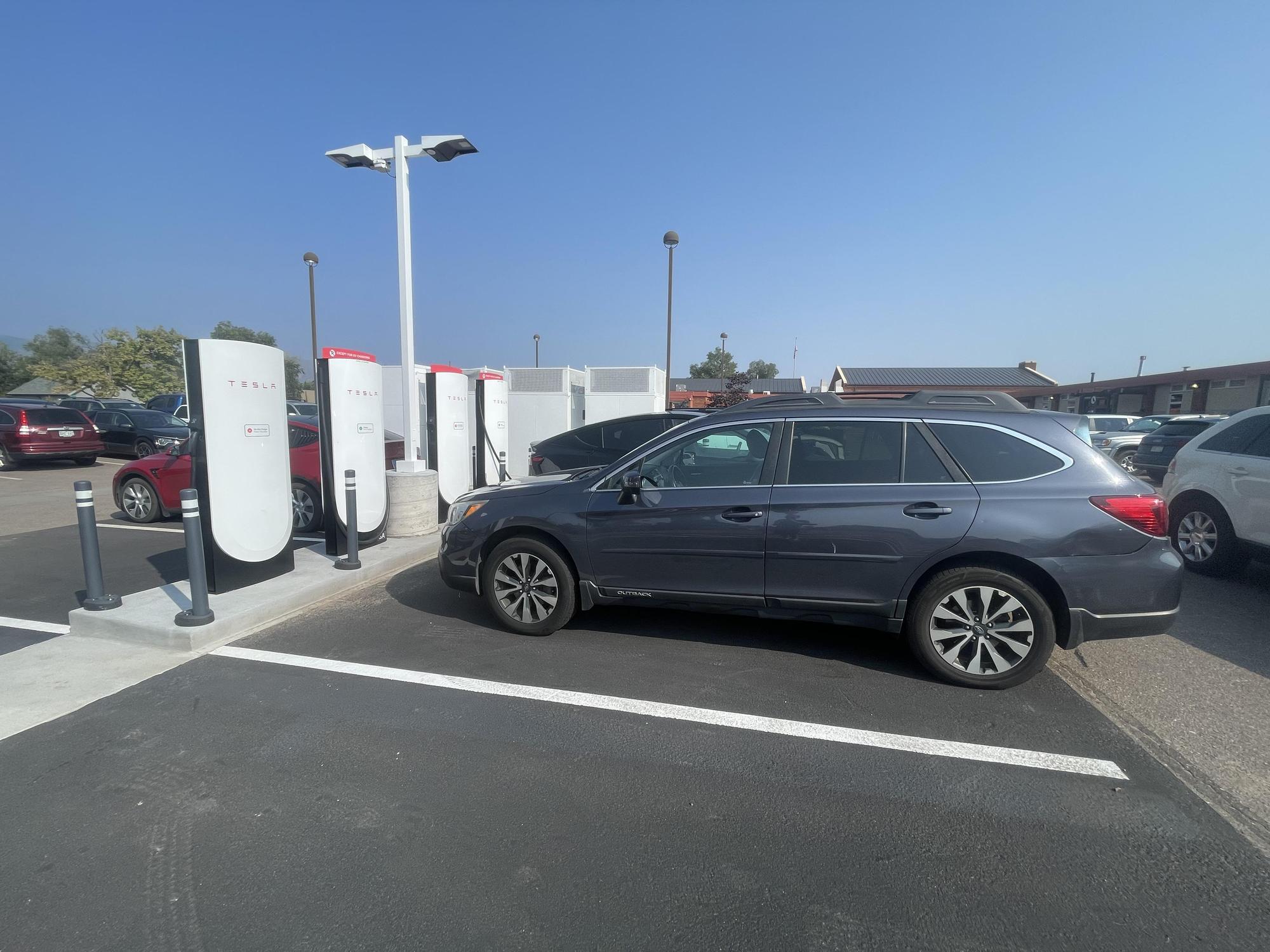 2727 N Cascade Ave | Colorado Springs, CO | EV Station