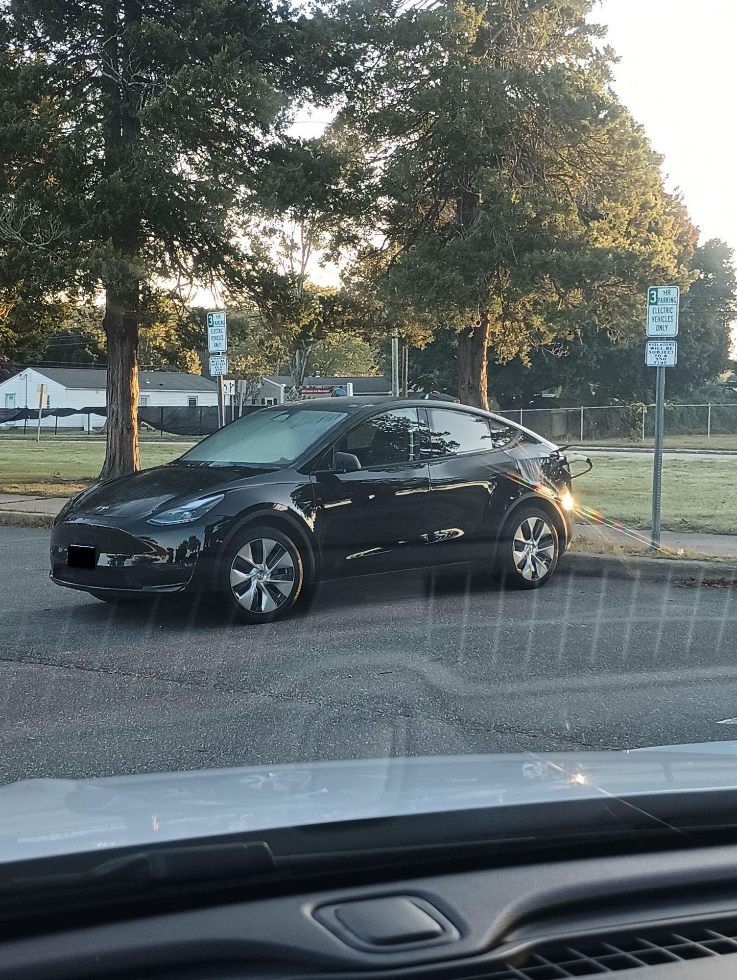 Groton Public Library | Groton, CT | EV Station
