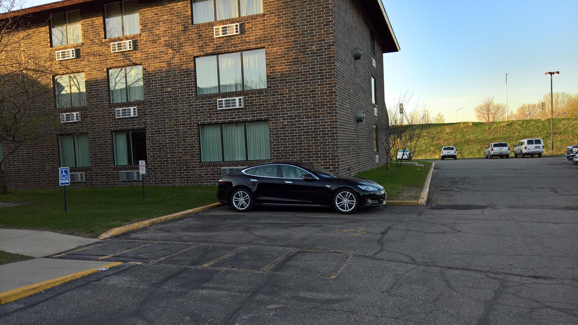 Kahler Apache Hotel | Rochester, MN | EV Station