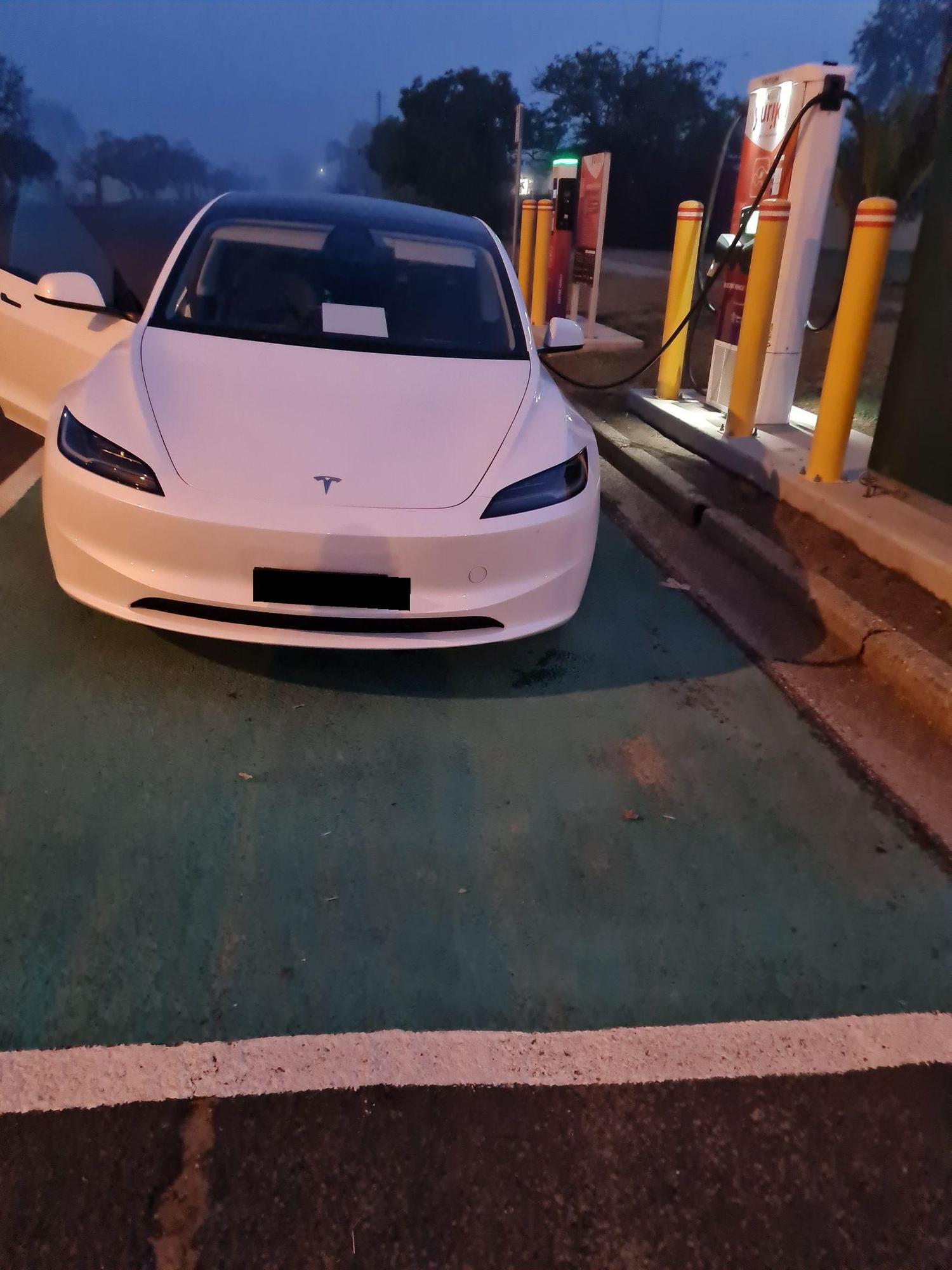 Eric Lenton Memorial Recreation Grounds | Winton, QLD | EV Station