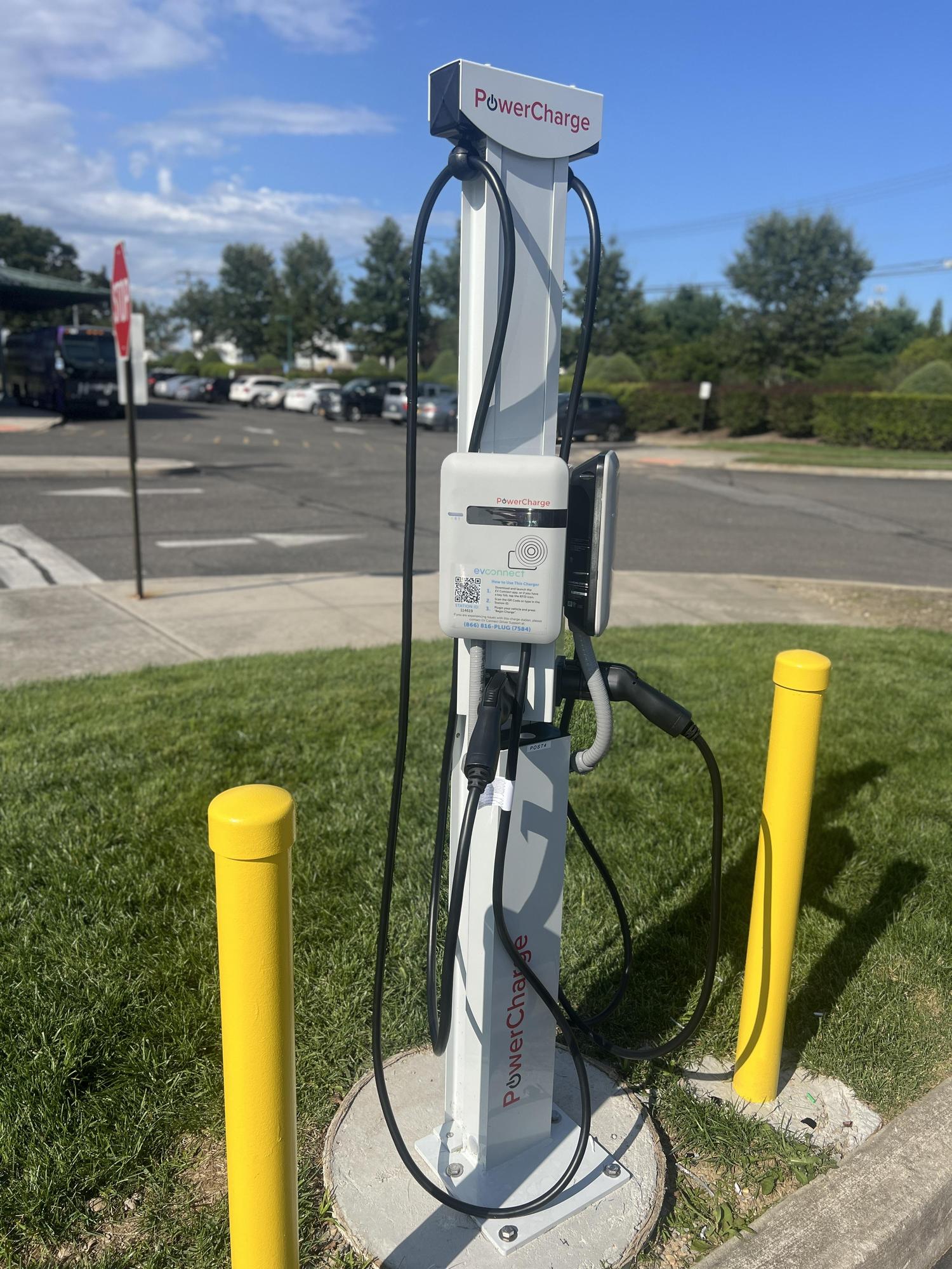 Hampton Jitney of Calverton | Calverton, NY | EV Station