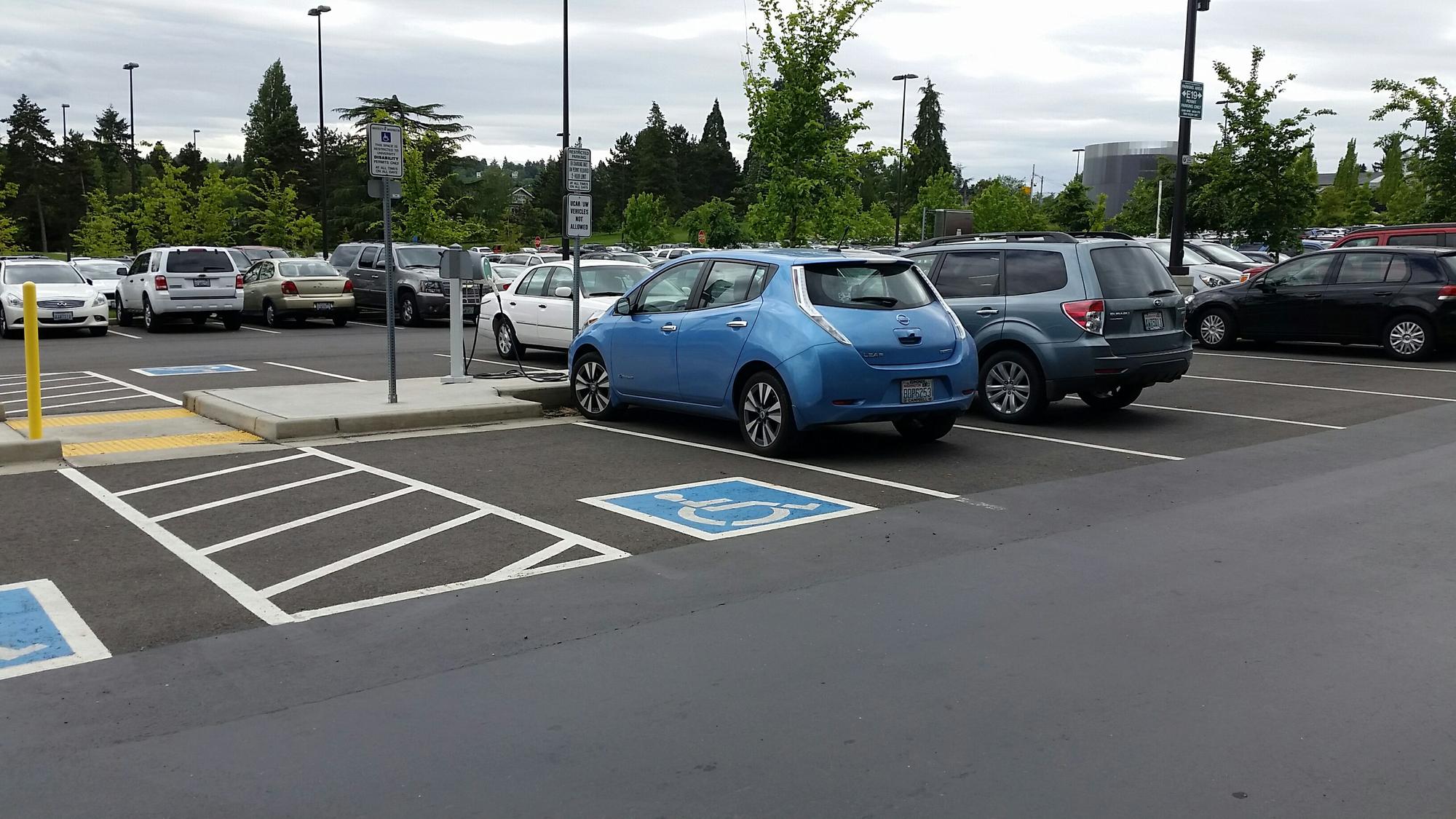 University of Washington - Husky Stadium Lot E19 | Seattle, WA | EV Station