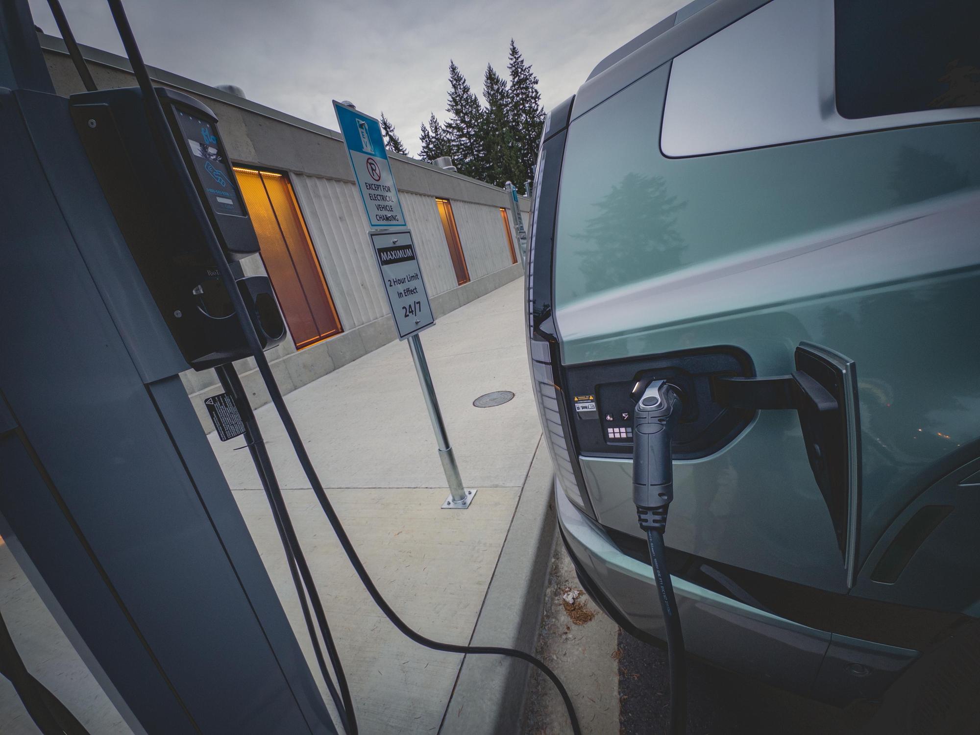 Mundy Park Pool | Coquitlam, BC | EV Station