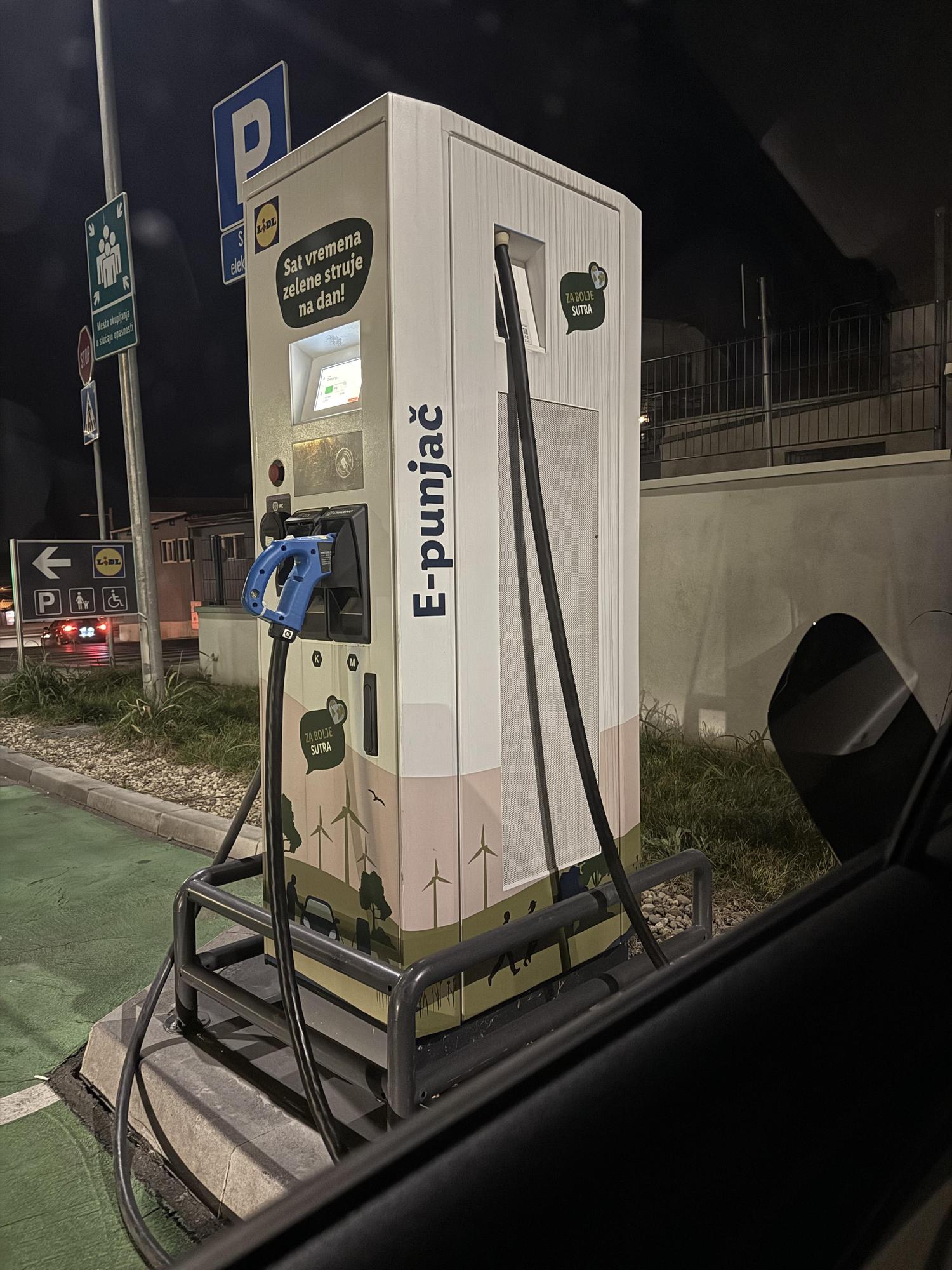 Lidl | Булевар краља Александра 35, Калуђерица, Србија | EV Station