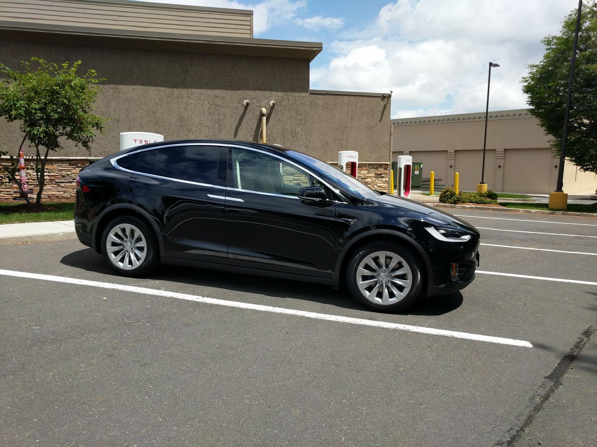 Corbins Corner Shopping Center | West Hartford, CT | EV Station