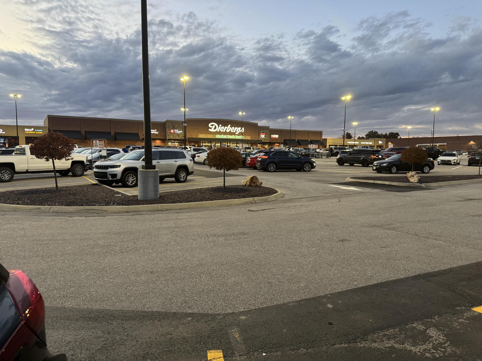 Dierbergs Markets - Lake Saint Louis | Lake St Louis, MO | EV Station