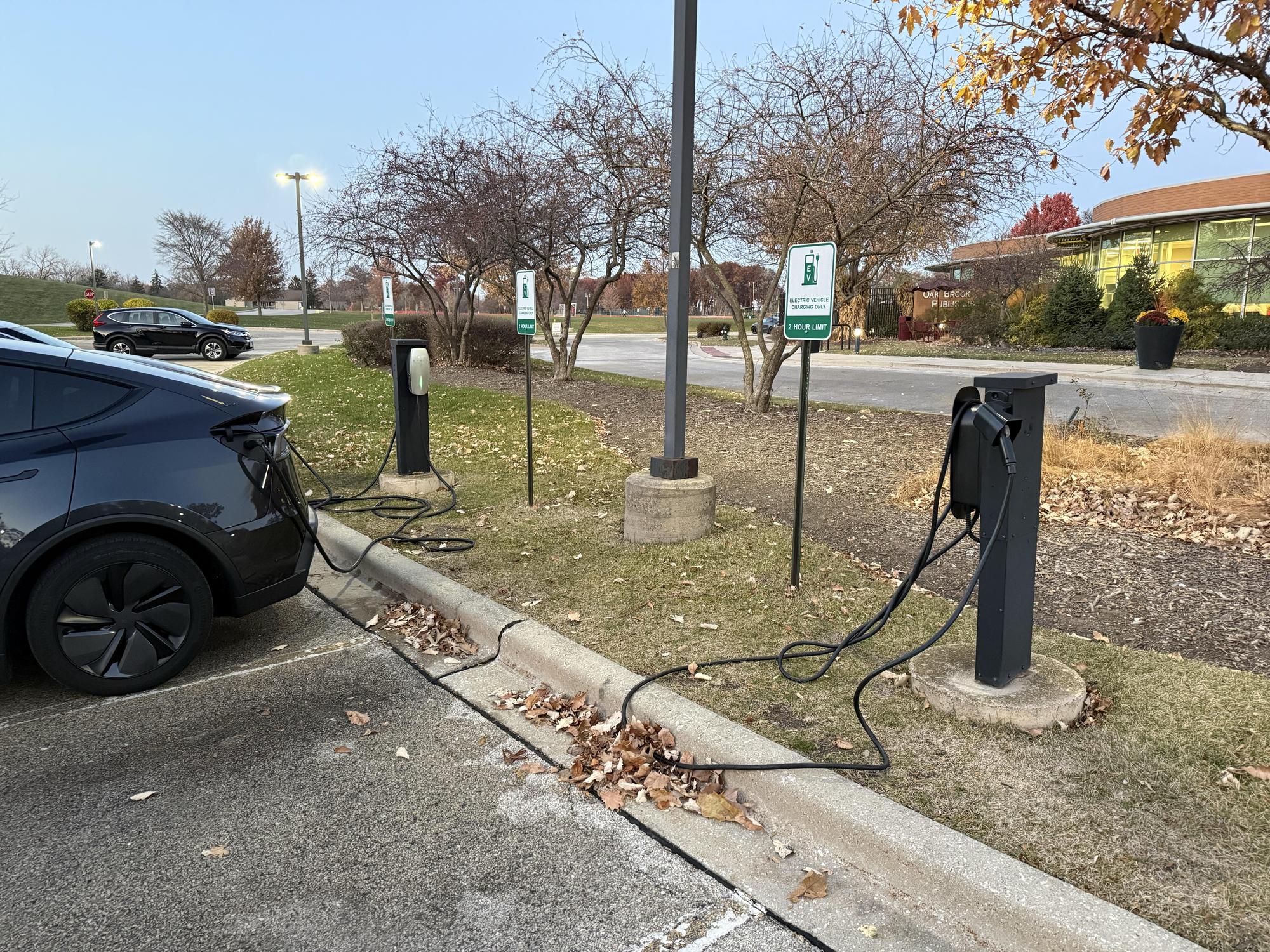 Oak Brook Public Library | Oak Brook, IL | EV Station