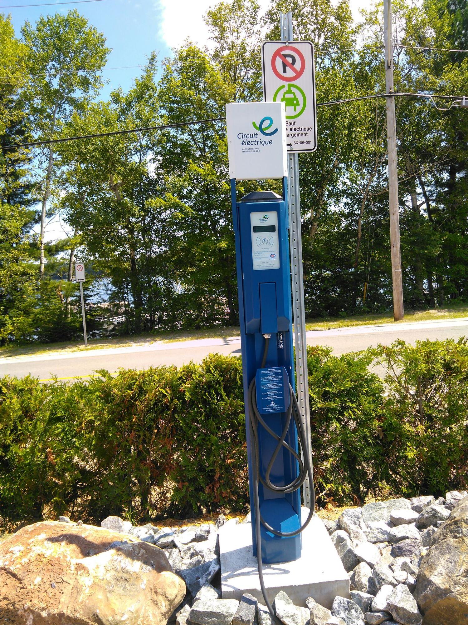 Lac Simon - Hôtel de ville | Chénéville, QC | EV Station
