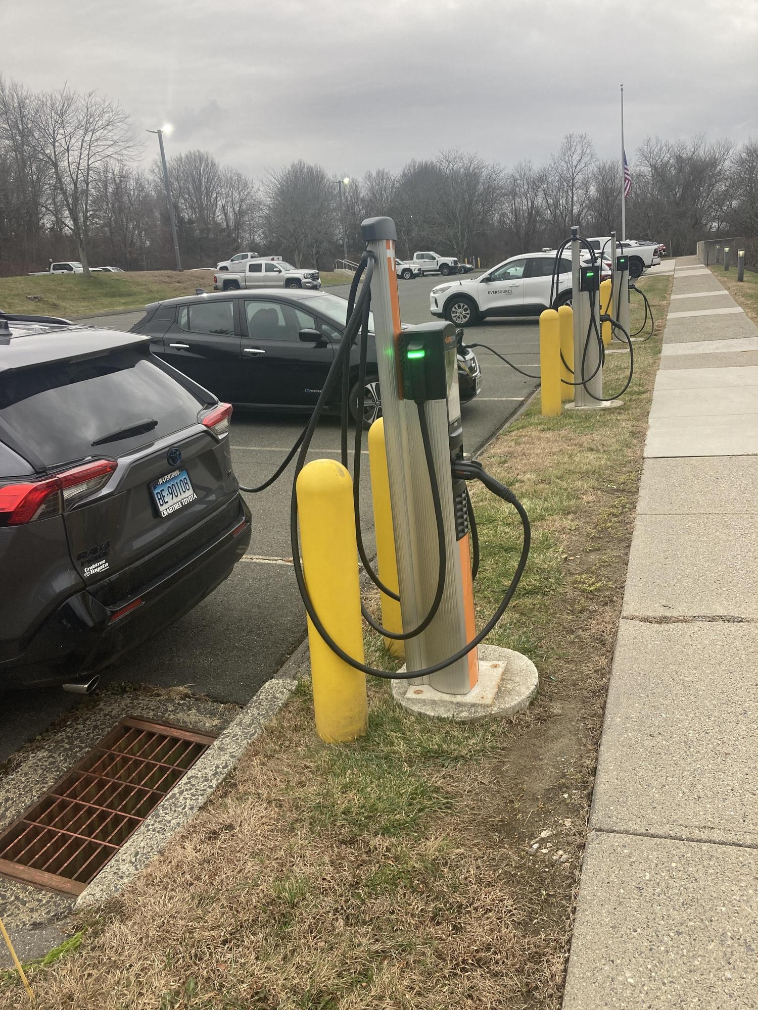 Eversource | Newtown, CT | EV Station