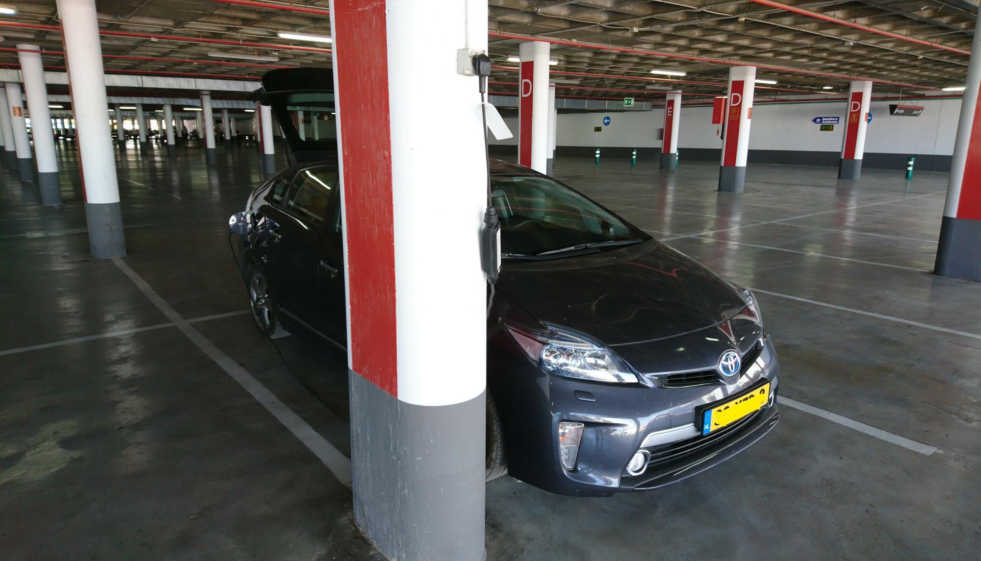 Carrefour Parking Garage | Pulianas, AL | EV Station