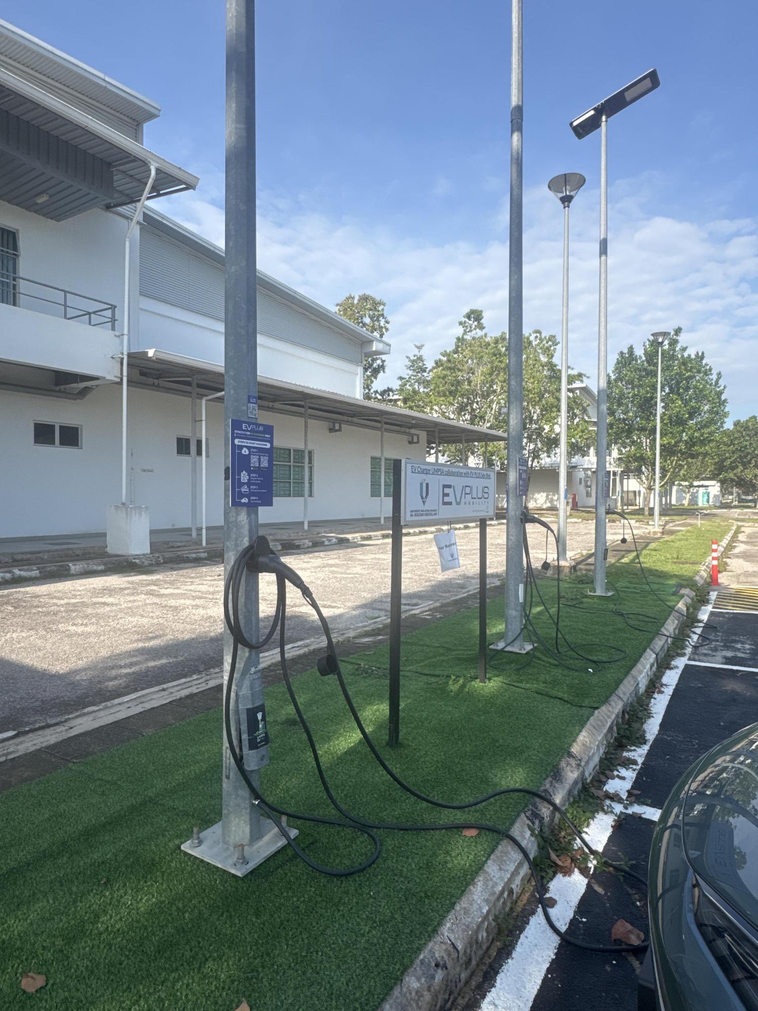 EVlution | UMPSA x EV Plus Lamp Post EV Chargers (7kW AC) | Pekan ...
