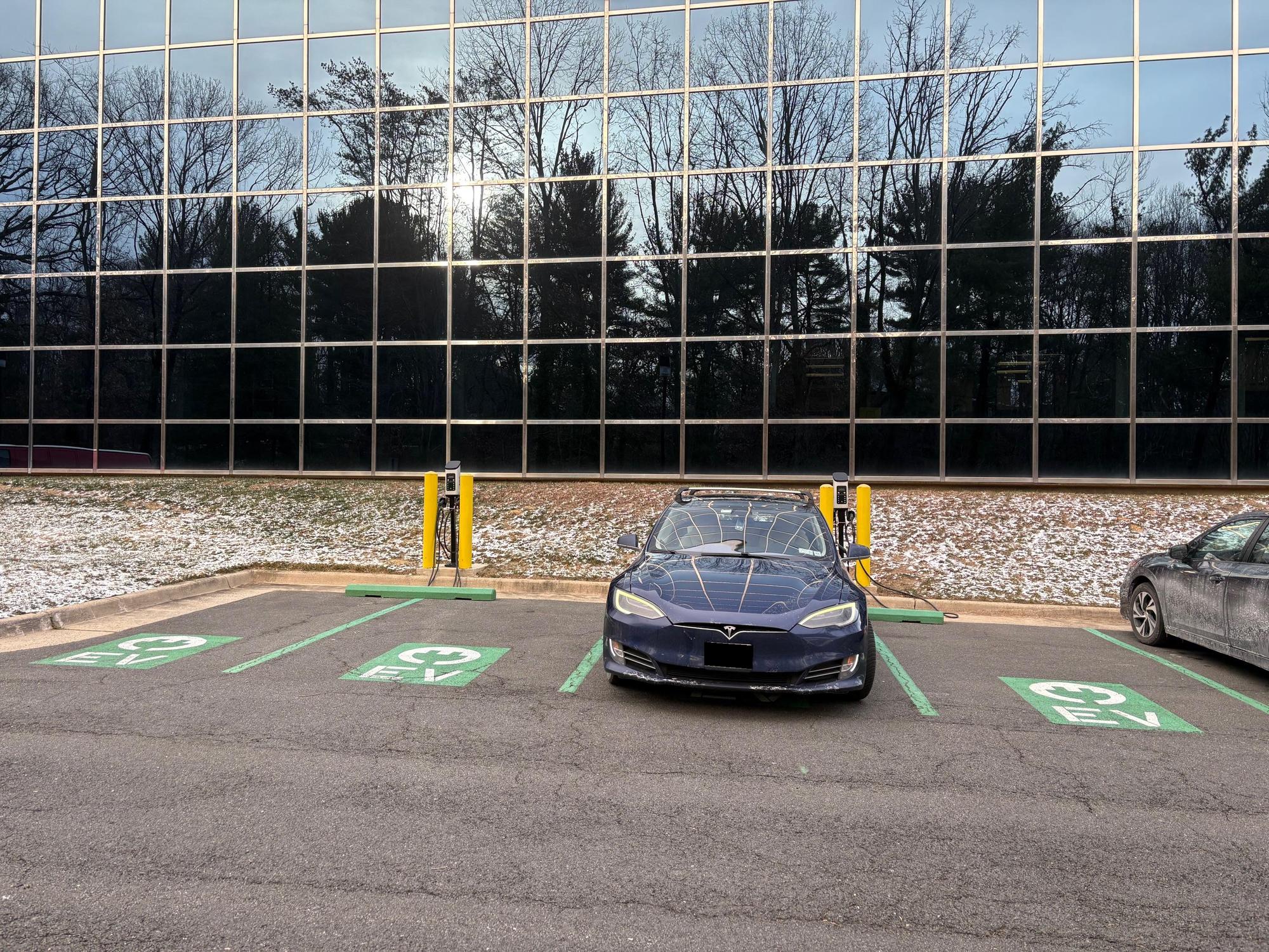 Upper Lake Dr | Reston, VA | EV Station