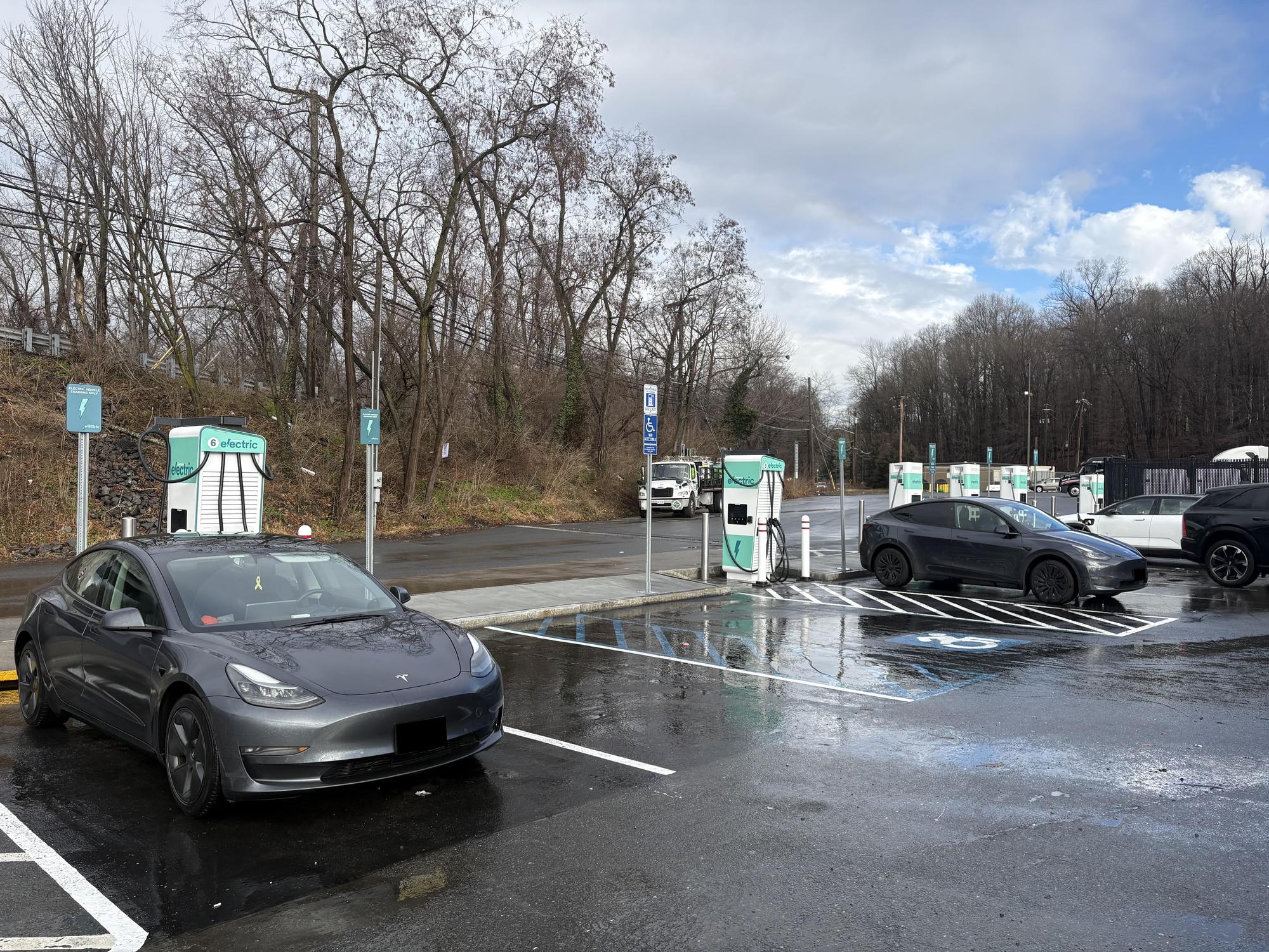 Ardsley Travel Plaza | Hastings-On-Hudson, NY | EV Station