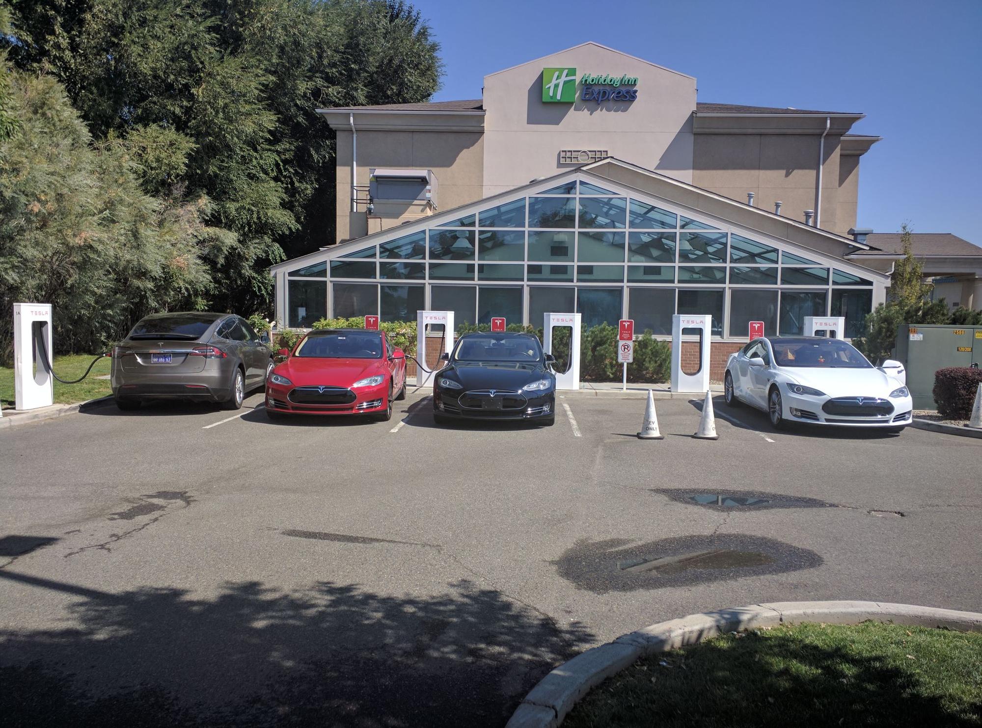 Holiday Inn Express Ellensburg (2) | Ellensburg, WA | EV Station