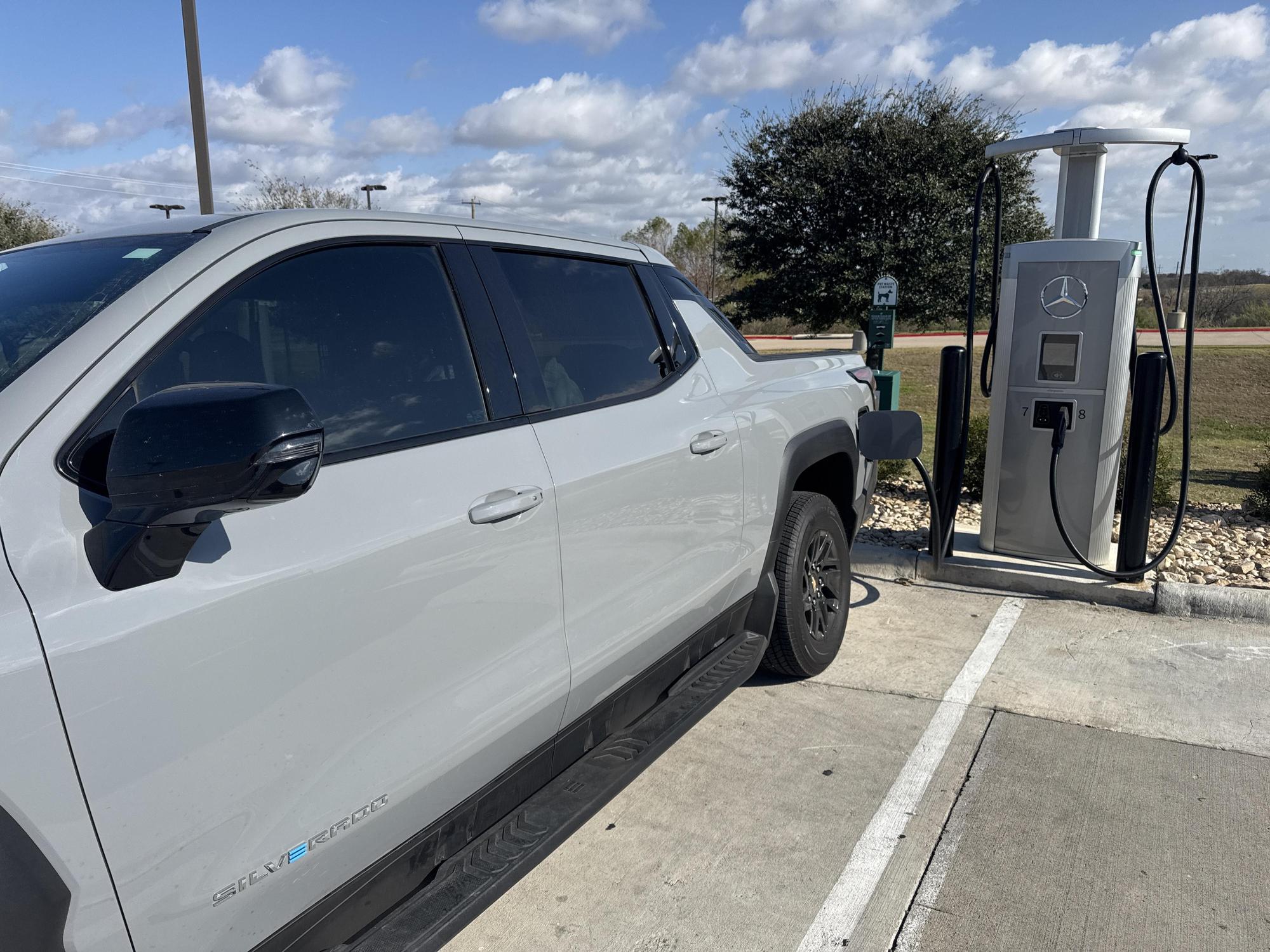 Buc-ee's Temple, TX | Mercedes-Benz High-Power Charging | Temple, TX ...