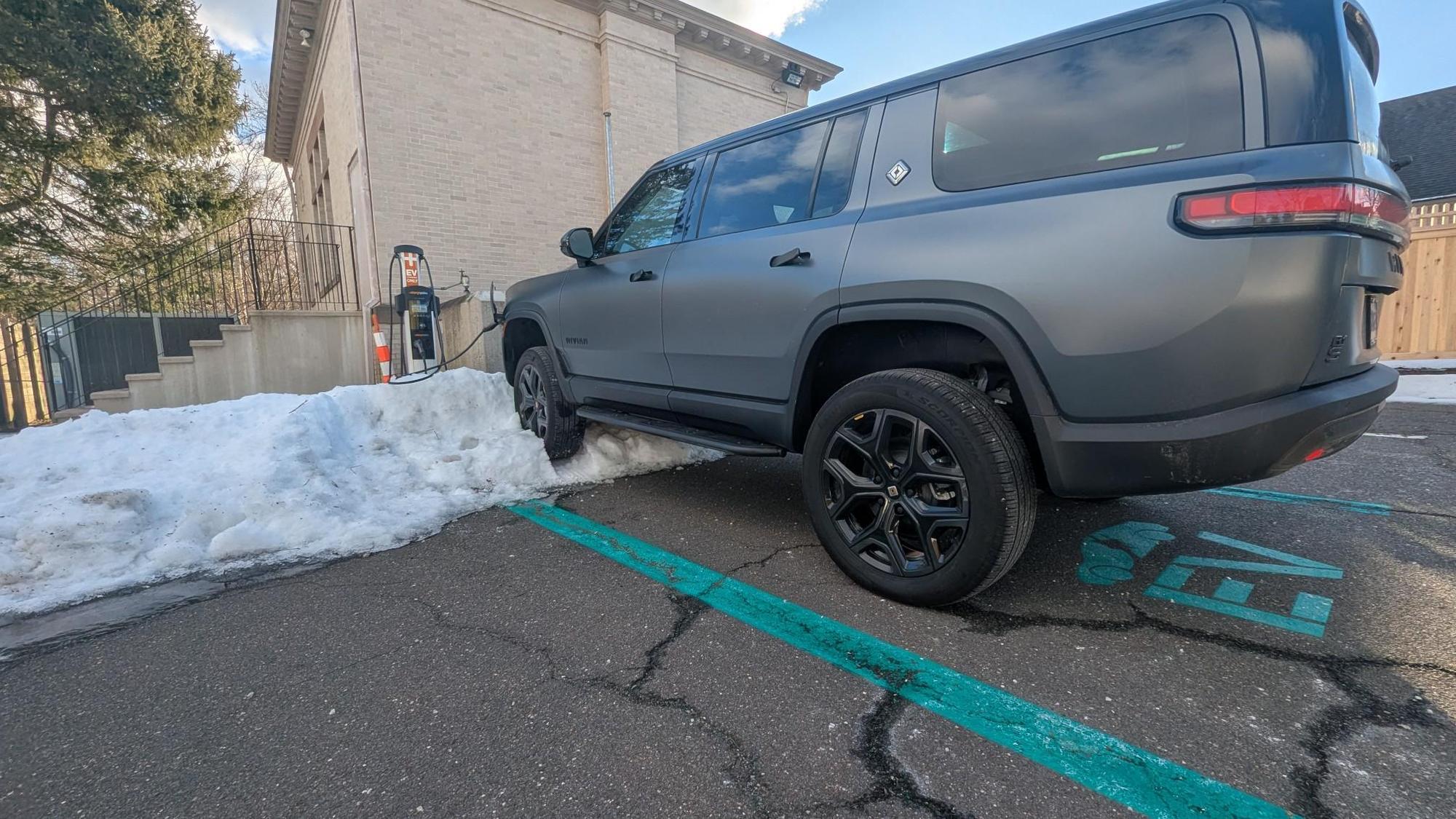 Durham Public Library | Durham, CT | EV Station