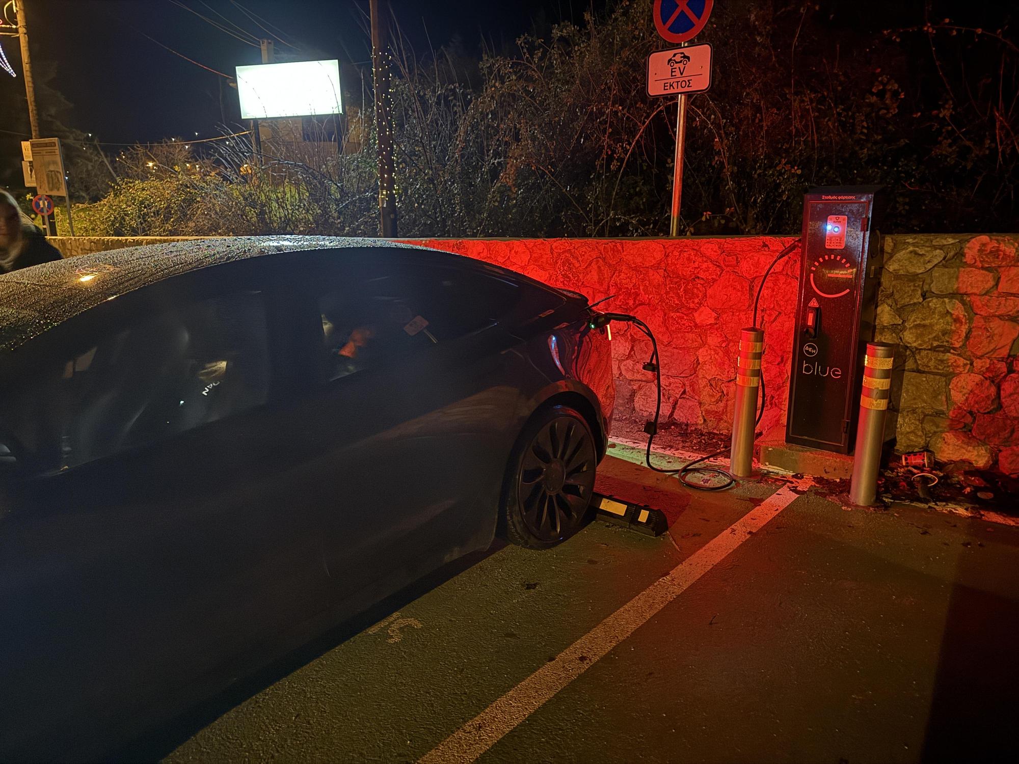 Dimotiko Parking Mesaia Trikala | XFW9+HV, Mesi Sinikia Trikalon 204 00 ...