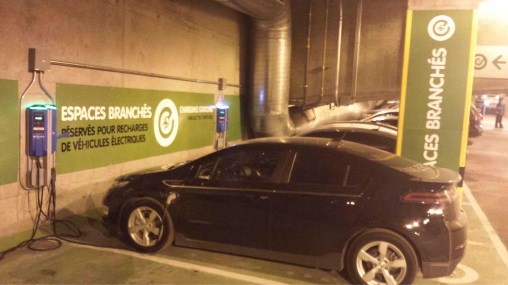 Edifice Jacques-Parizeau | Montréal, QC | EV Station