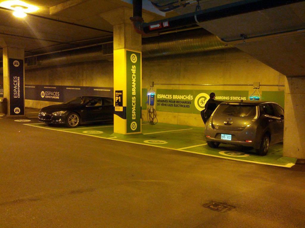 Edifice Jacques-Parizeau | Montréal, QC | EV Station
