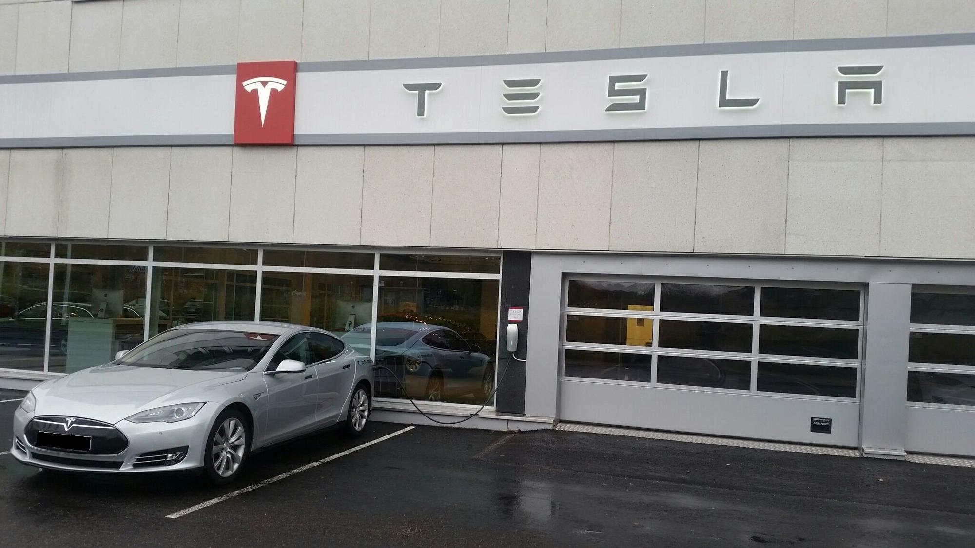 Tesla Store Helsinki-Vantaa | Vetokuja 1, 01610 Vantaa, Finland | EV ...