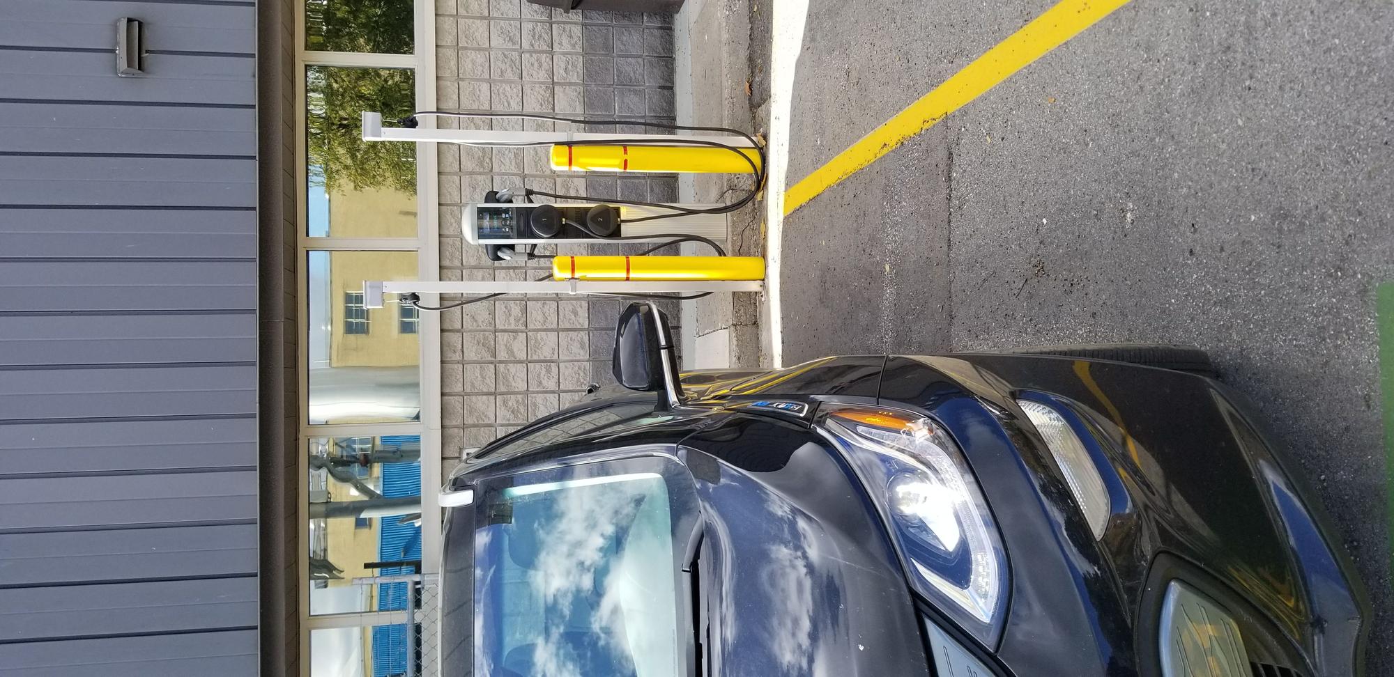 London Hydro | London, ON | EV Station