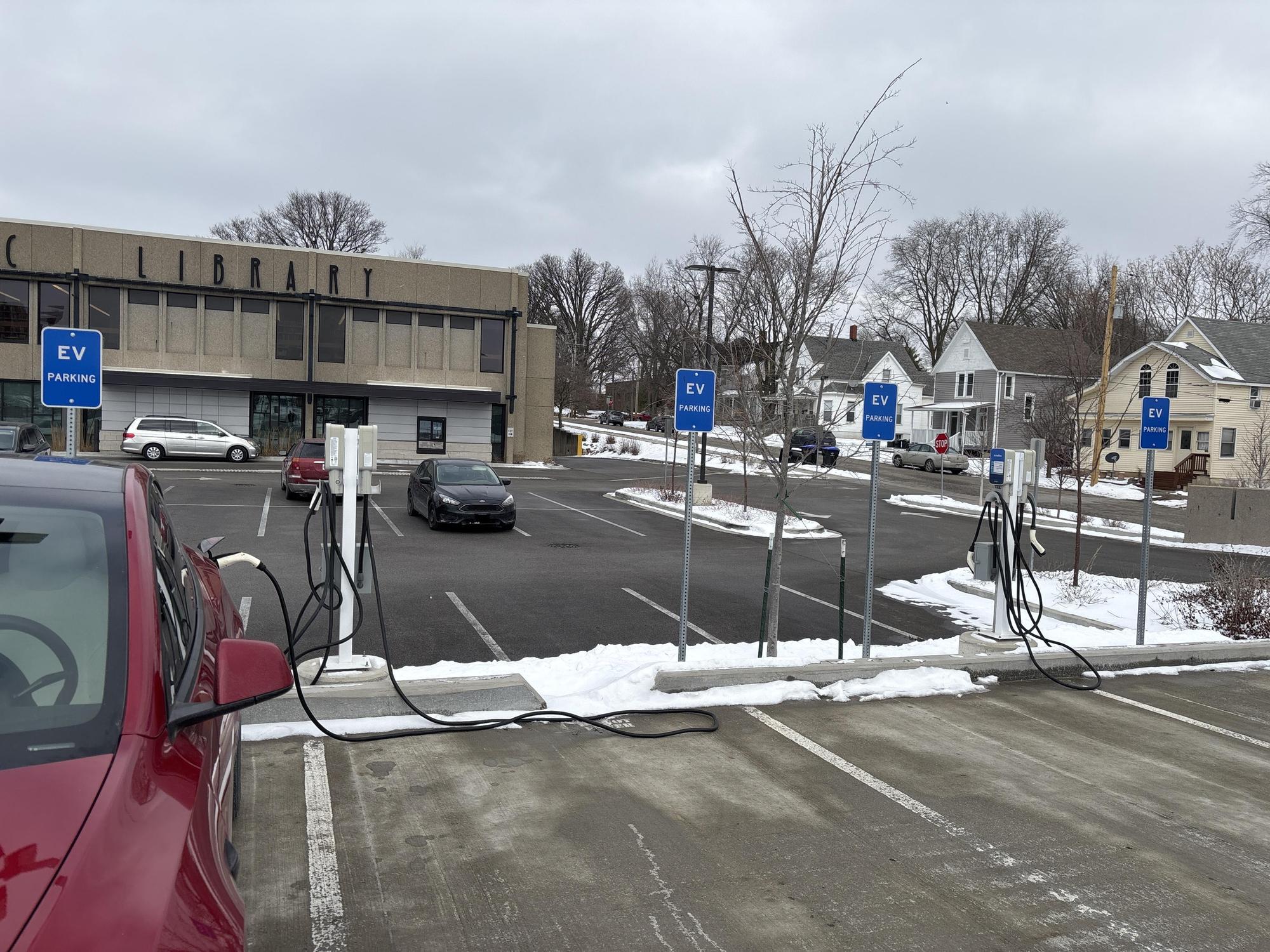 Bloomington Public Library | Bloomington, IL | EV Station